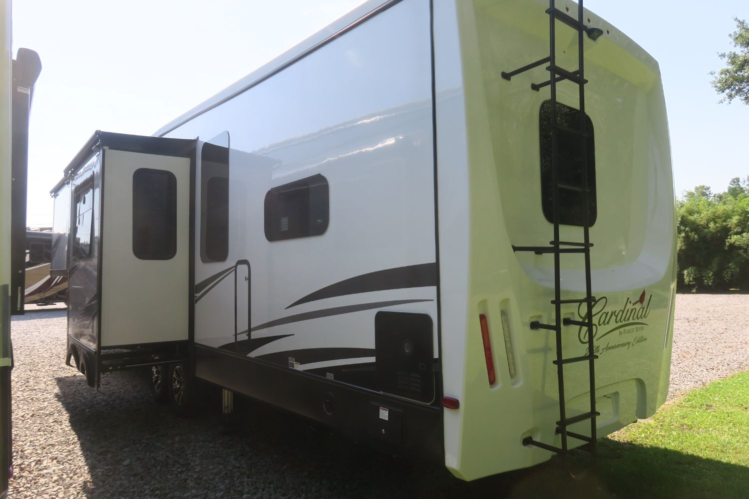 NEW 2021 CARDINAL LUXURY 390FBX - Overview | Berryland Campers