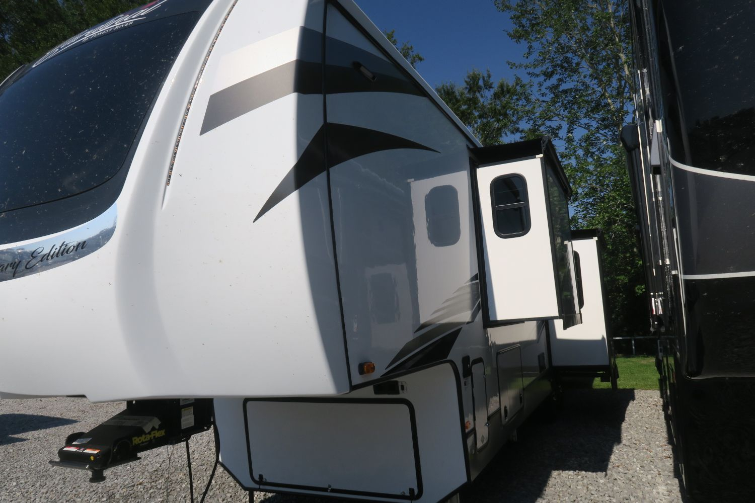 NEW 2021 CARDINAL LUXURY 390FBX - Overview | Berryland Campers