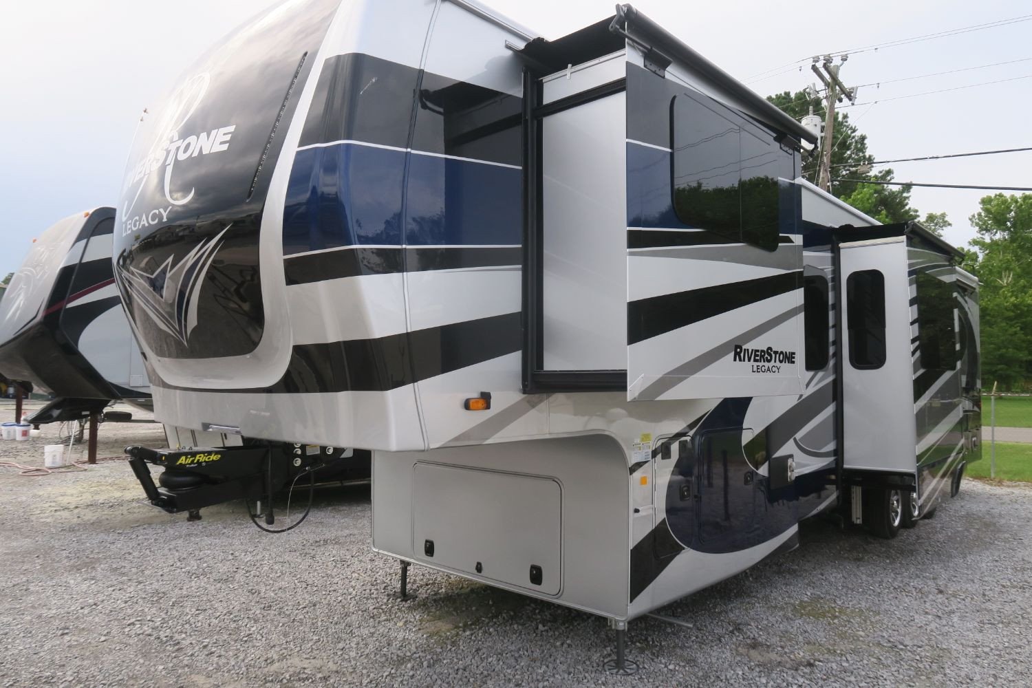 NEW 2021 RIVERSTONE LEGACY 39FKTH - Overview | Berryland Campers