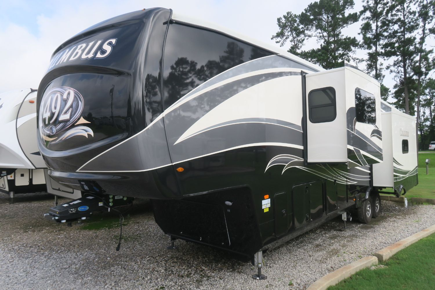 NEW 2021 COLUMBUS 1492 383FB - Overview | Berryland Campers