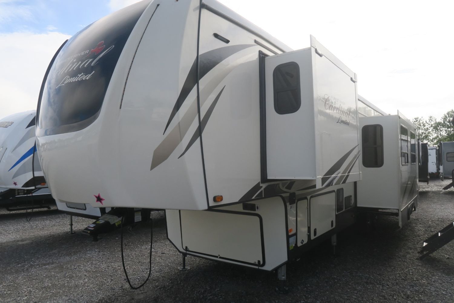 NEW 2021 CARDINAL LIMITED 383BHLE - Overview | Berryland Campers