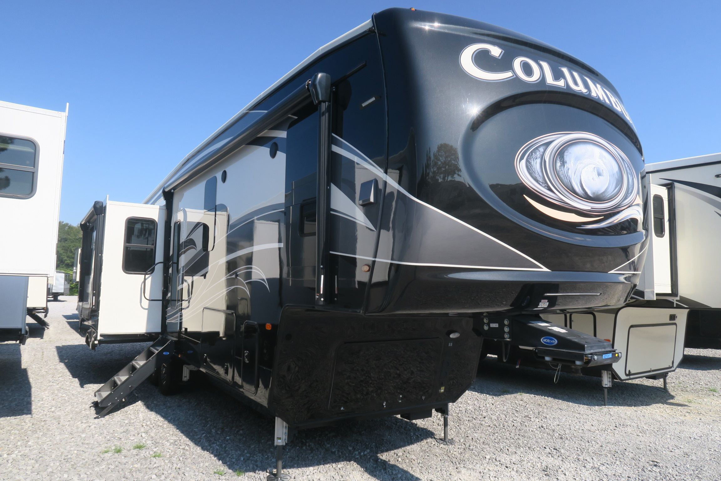 NEW 2021 COLUMBUS 329DV - Overview | Berryland Campers