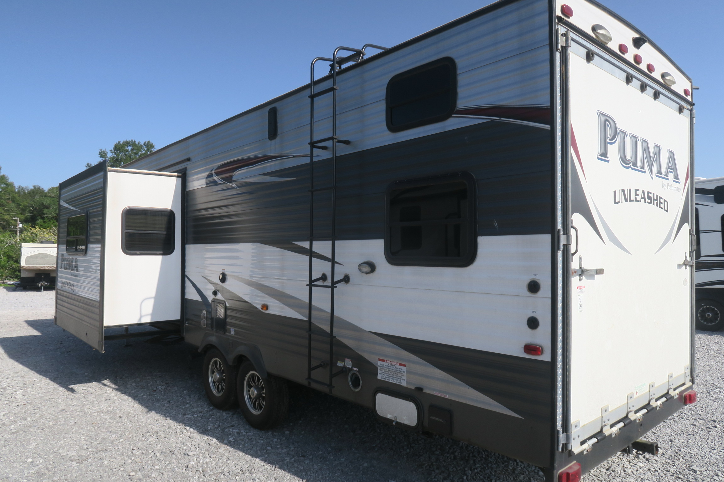 USED 2015 PUMA UNLEASHED 359THKS - Overview | Berryland Campers