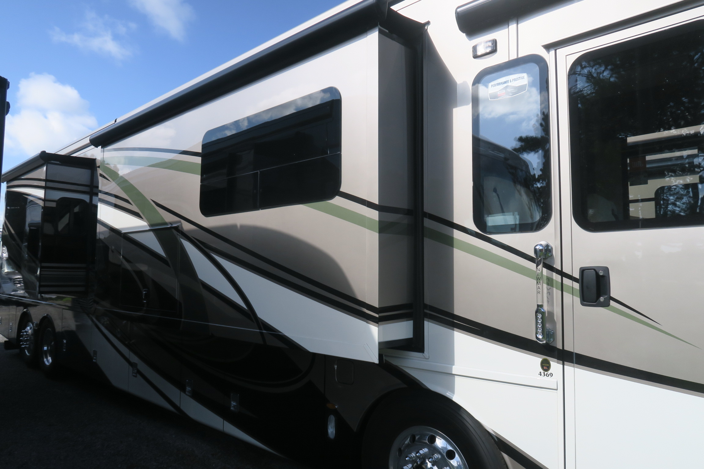 New Newmar Dutch Star Motorhomes | Berryland Campers