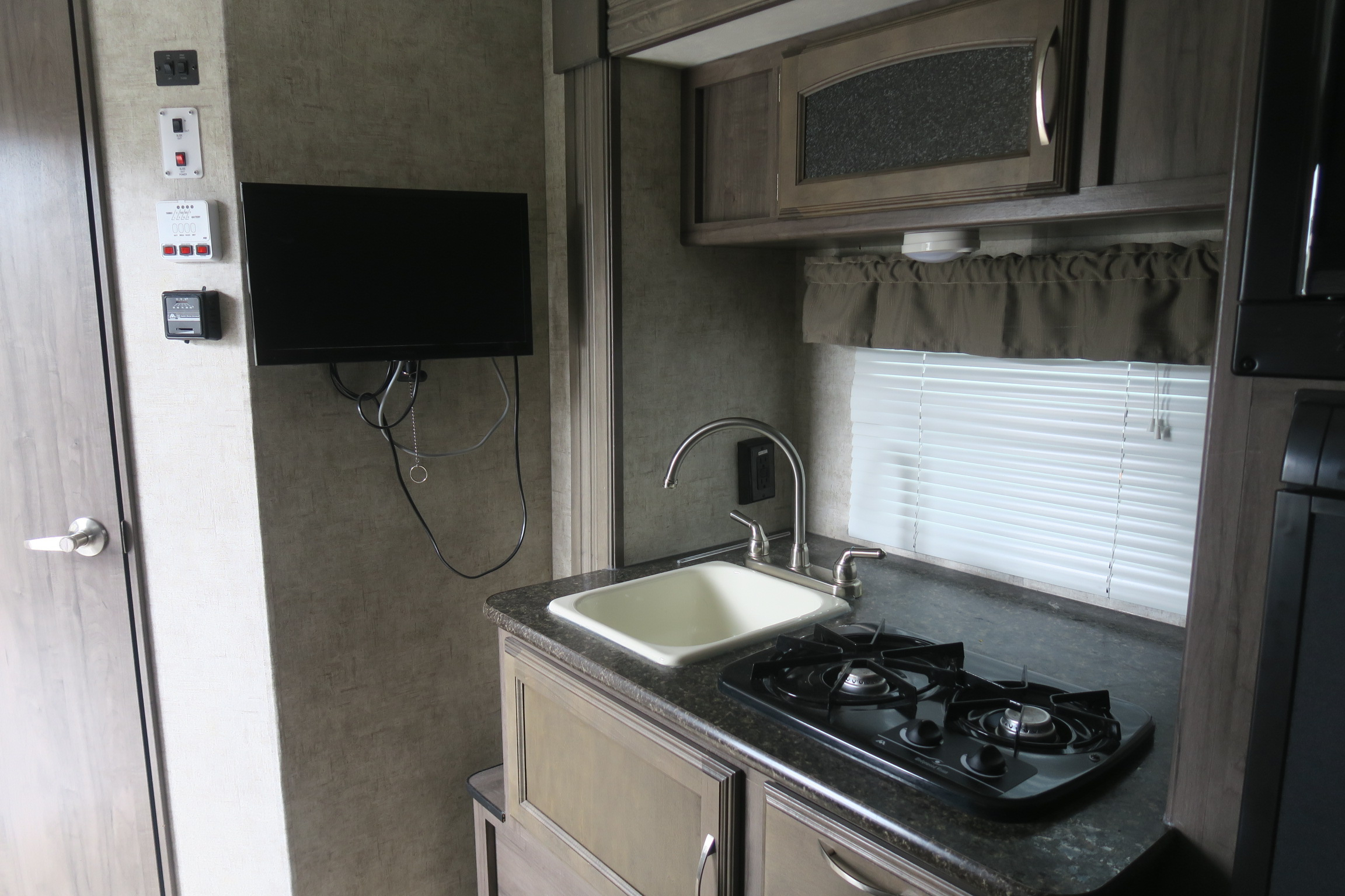 USED 2017 WINNEBAGO WINNIE DROP 170S - Overview | Berryland Campers