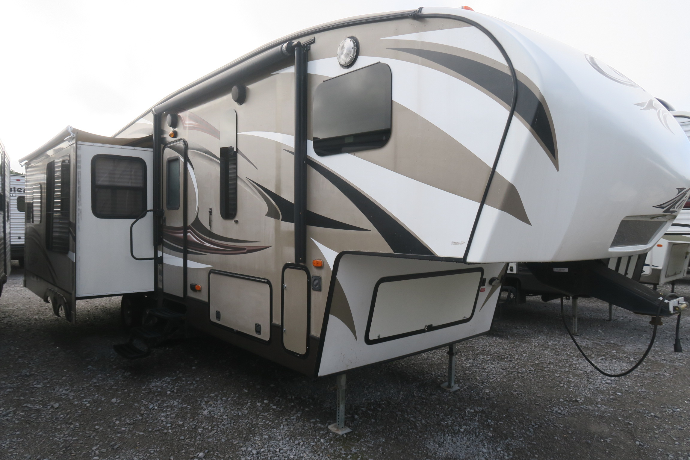USED 2014 COUGAR HIGH COUNTRY 29RET - Overview | Berryland Campers