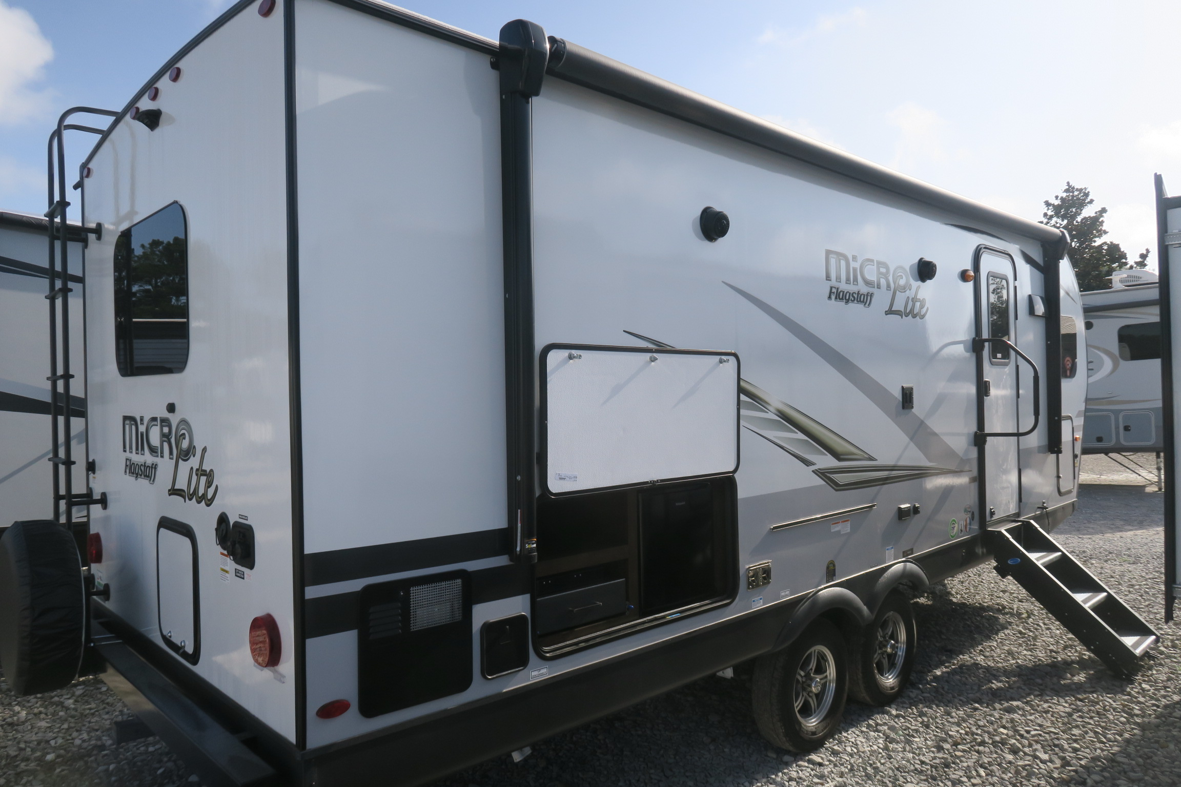 NEW 2021 FLAGSTAFF MICRO LITE 25FKS - Overview | Berryland Campers