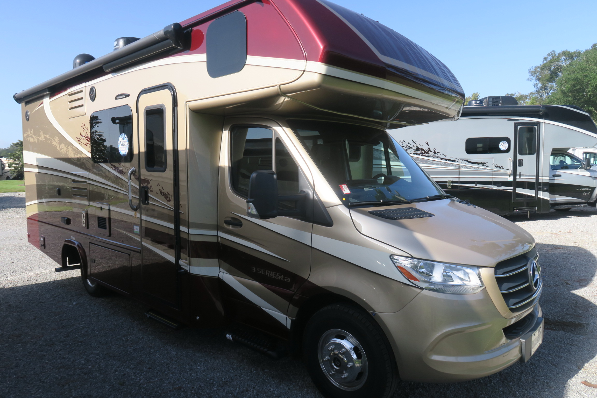 NEW 2021 ISATA 3 24FW - Overview | Berryland Campers