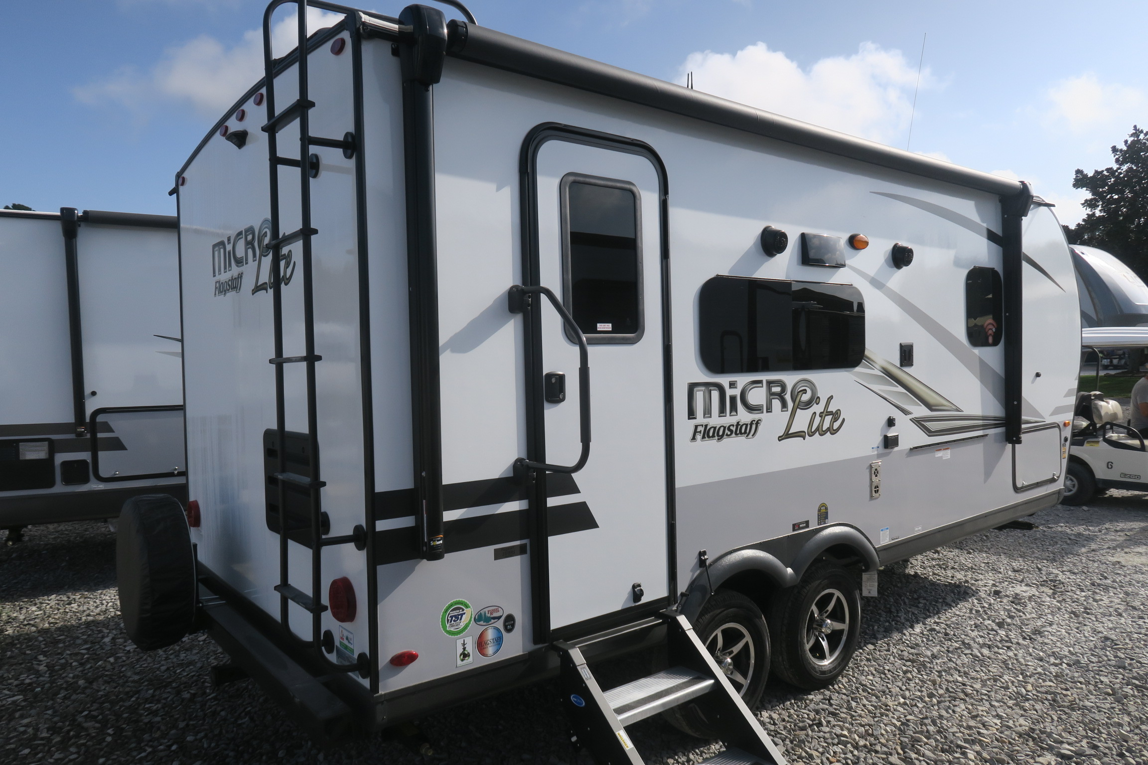 NEW 2021 FLAGSTAFF MICRO LITE 21FBRS - Overview | Berryland Campers