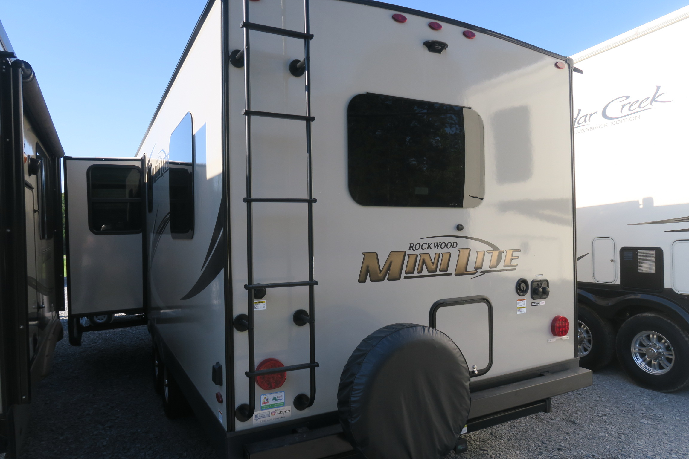 NEW 2021 ROCKWOOD MINI LITE 2506S - Overview | Berryland Campers