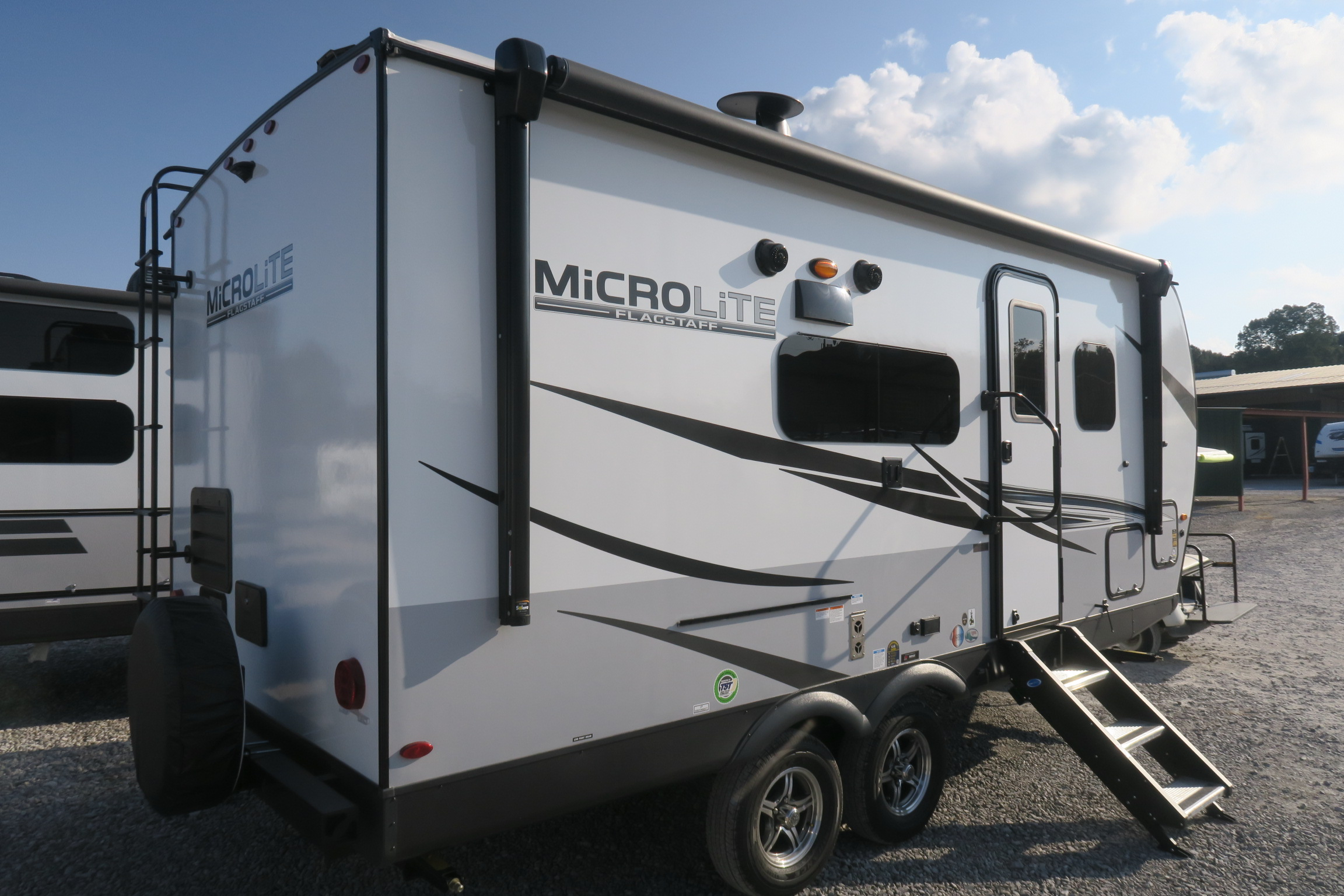 NEW 2021 FLAGSTAFF MICRO LITE 21DS - Overview | Berryland Campers