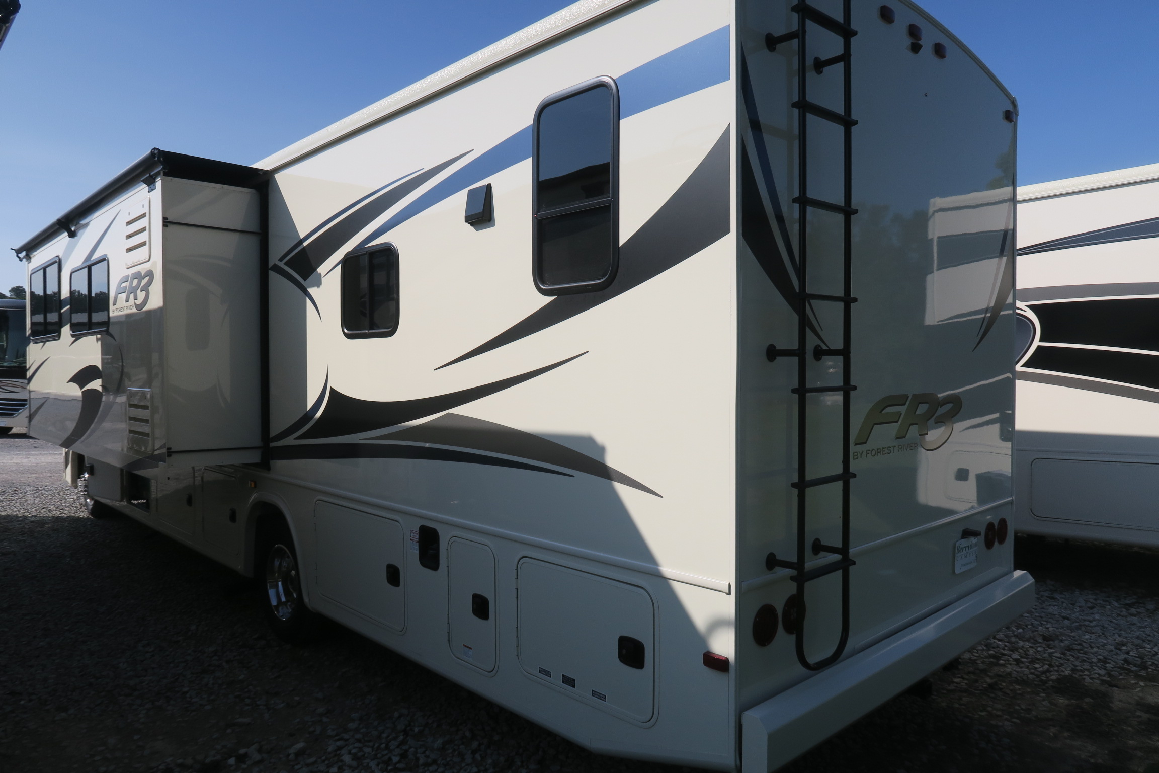 NEW 2021 FR3 34DS - Overview | Berryland Campers