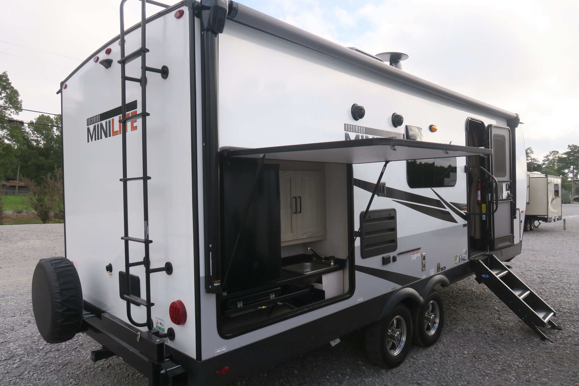 NEW 2021 ROCKWOOD MINI LITE 2507S - Overview | Berryland Campers