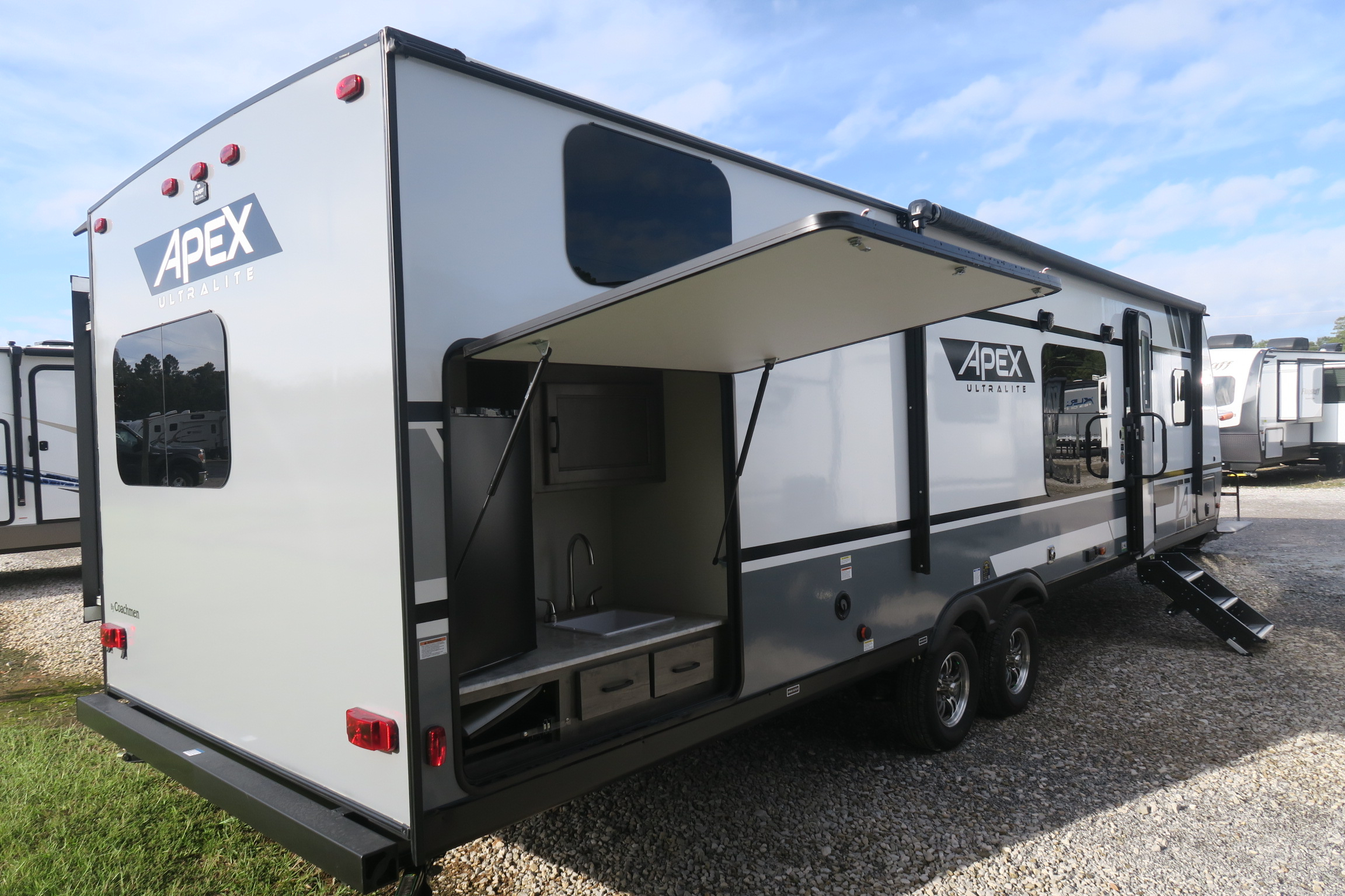 NEW 2021 APEX 300BHS - Overview | Berryland Campers