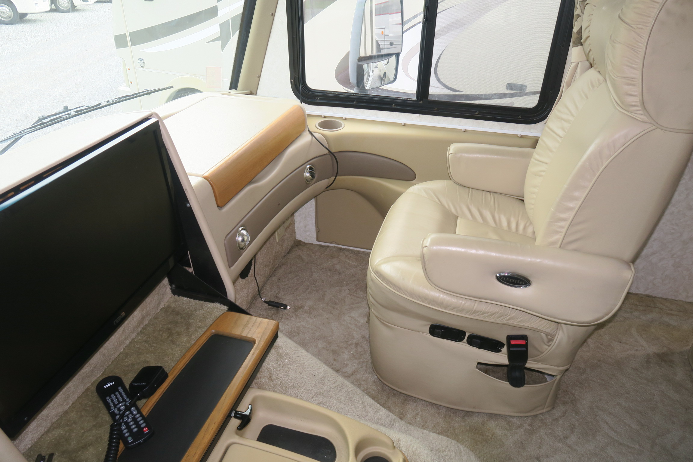 USED 1999 PACE ARROW VISION - Overview | Berryland Campers