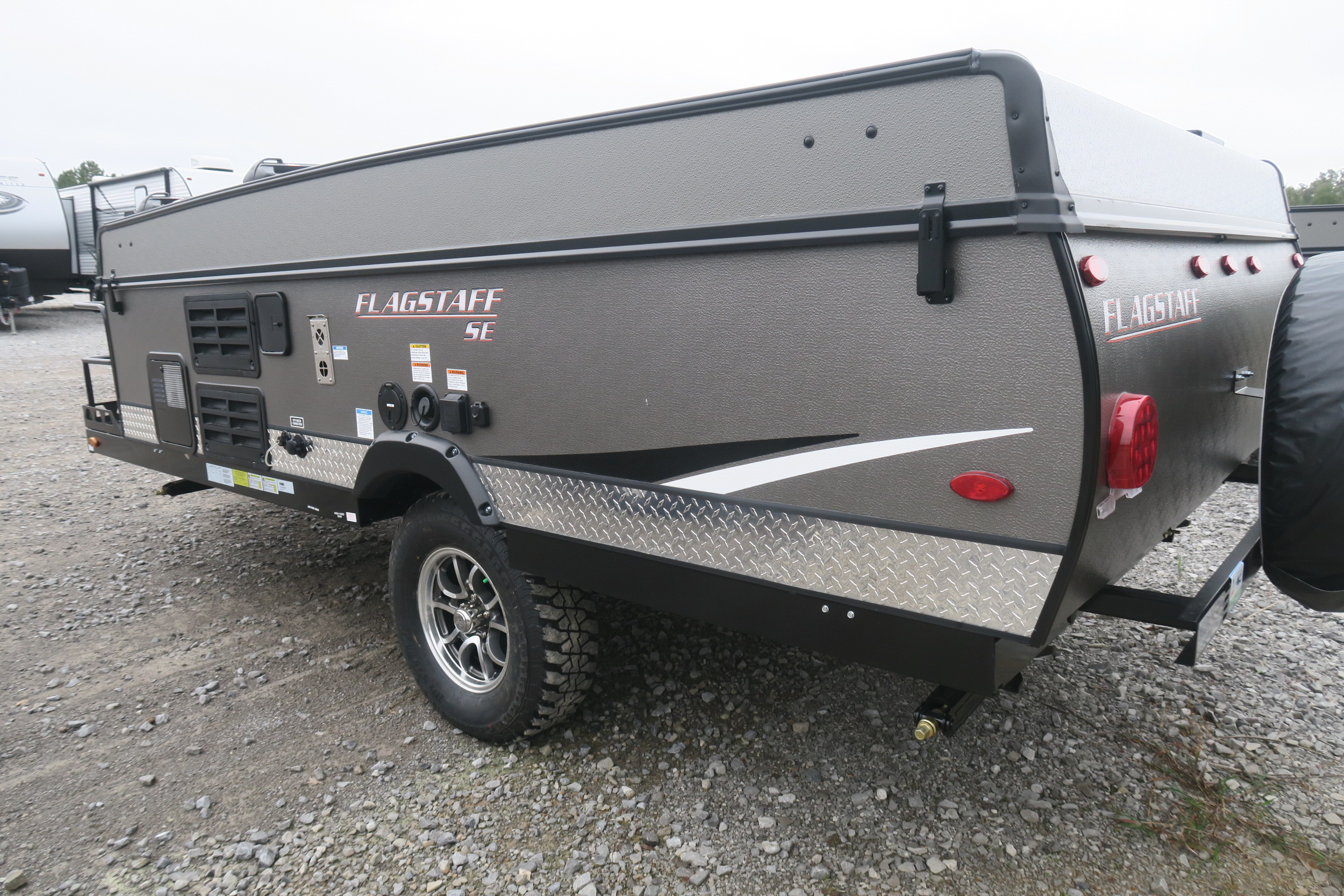 NEW 2021 FLAGSTAFF HARDSIDE POP-UP CAMPERS 228BHSE - Overview ...