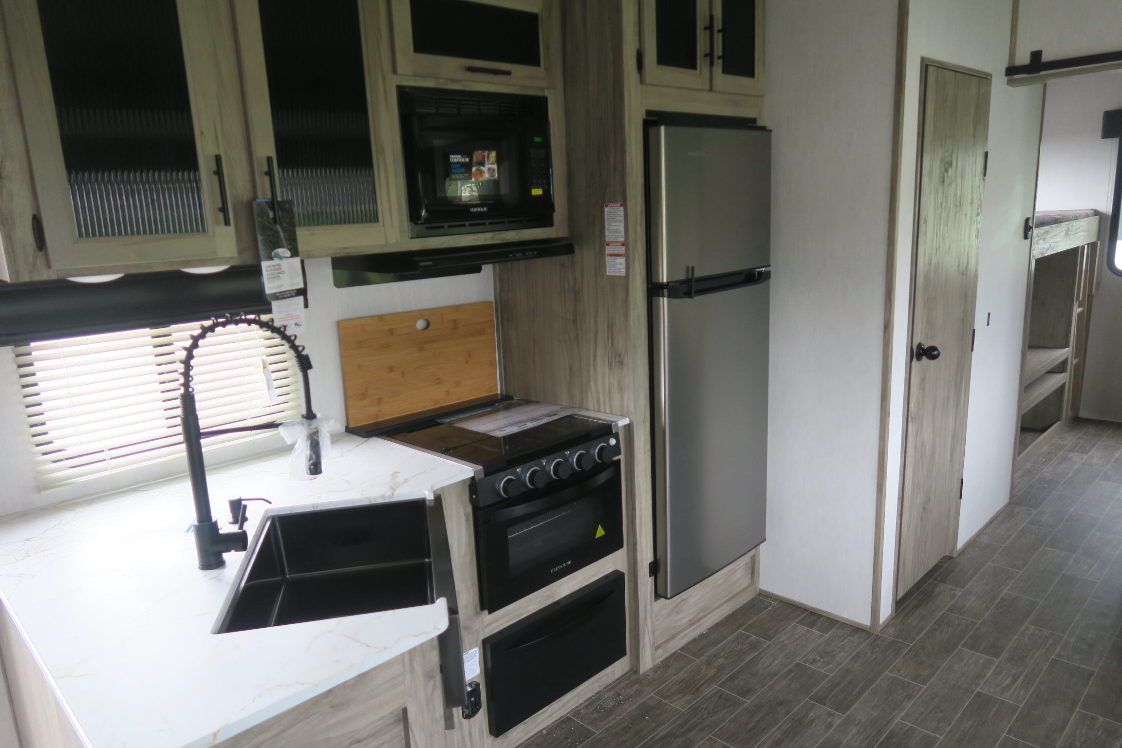 NEW 2021 CHEROKEE ARCTIC WOLF 321BH - Overview | Berryland Campers