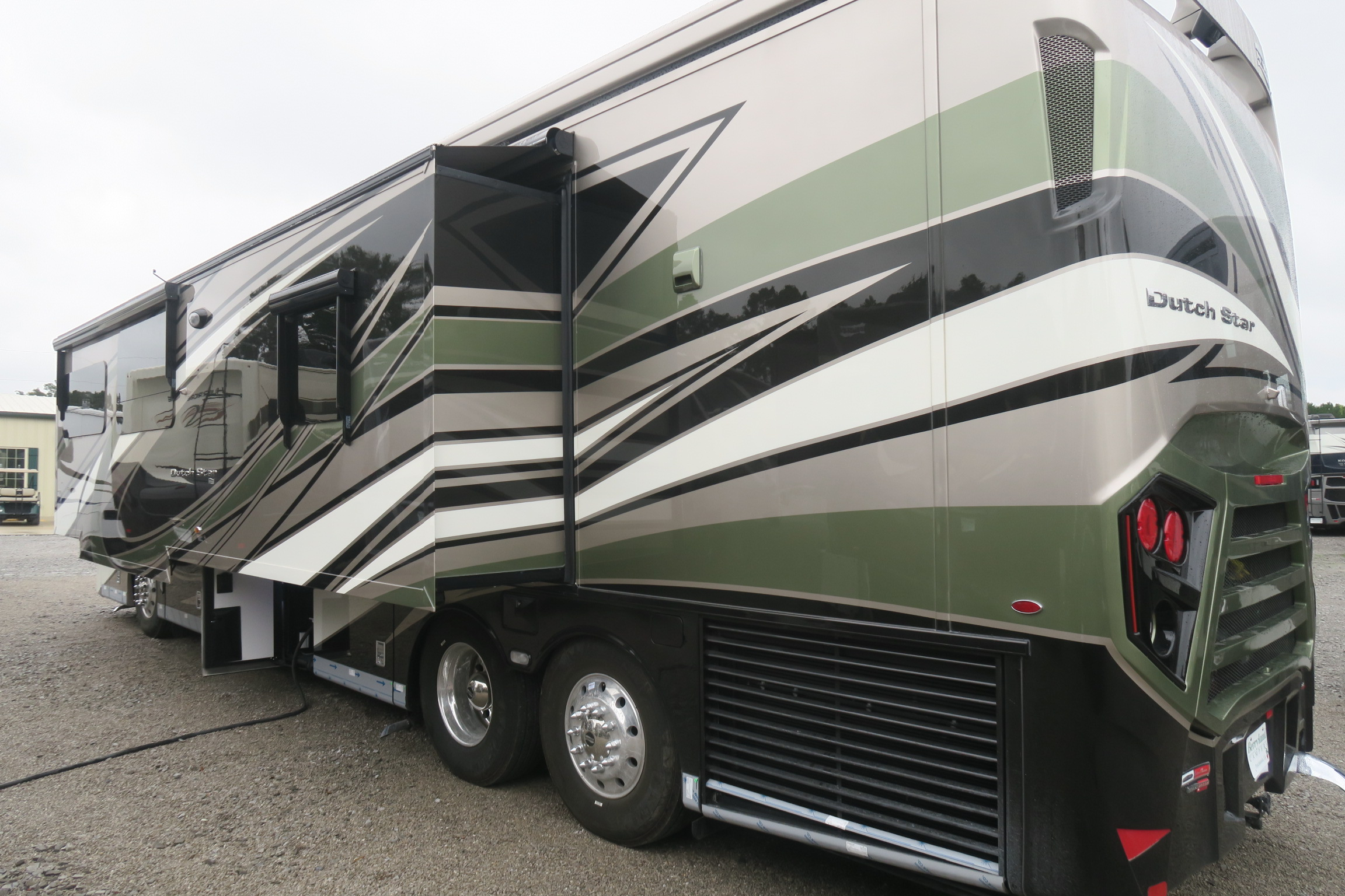 NEW 2021 DUTCH STAR 4081 - Overview | Berryland Campers