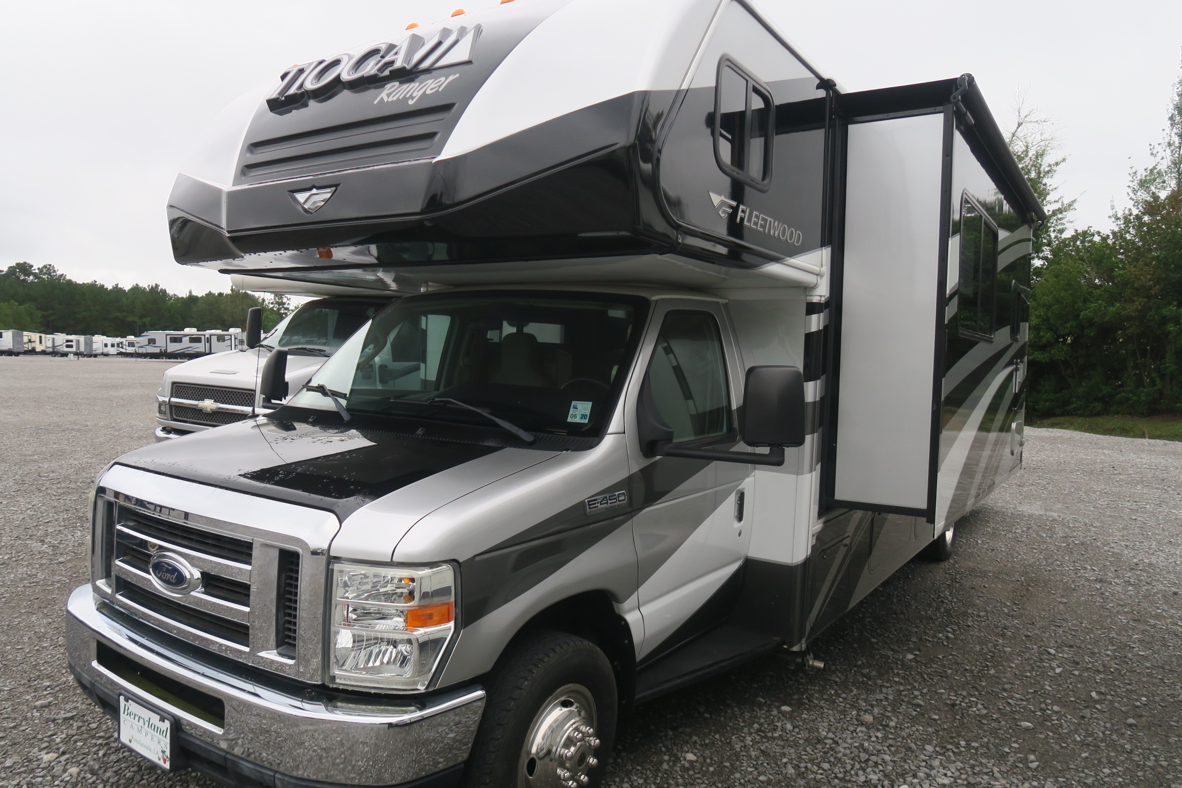 USED 2011 TIOGA RANGER 31N - Overview | Berryland Campers