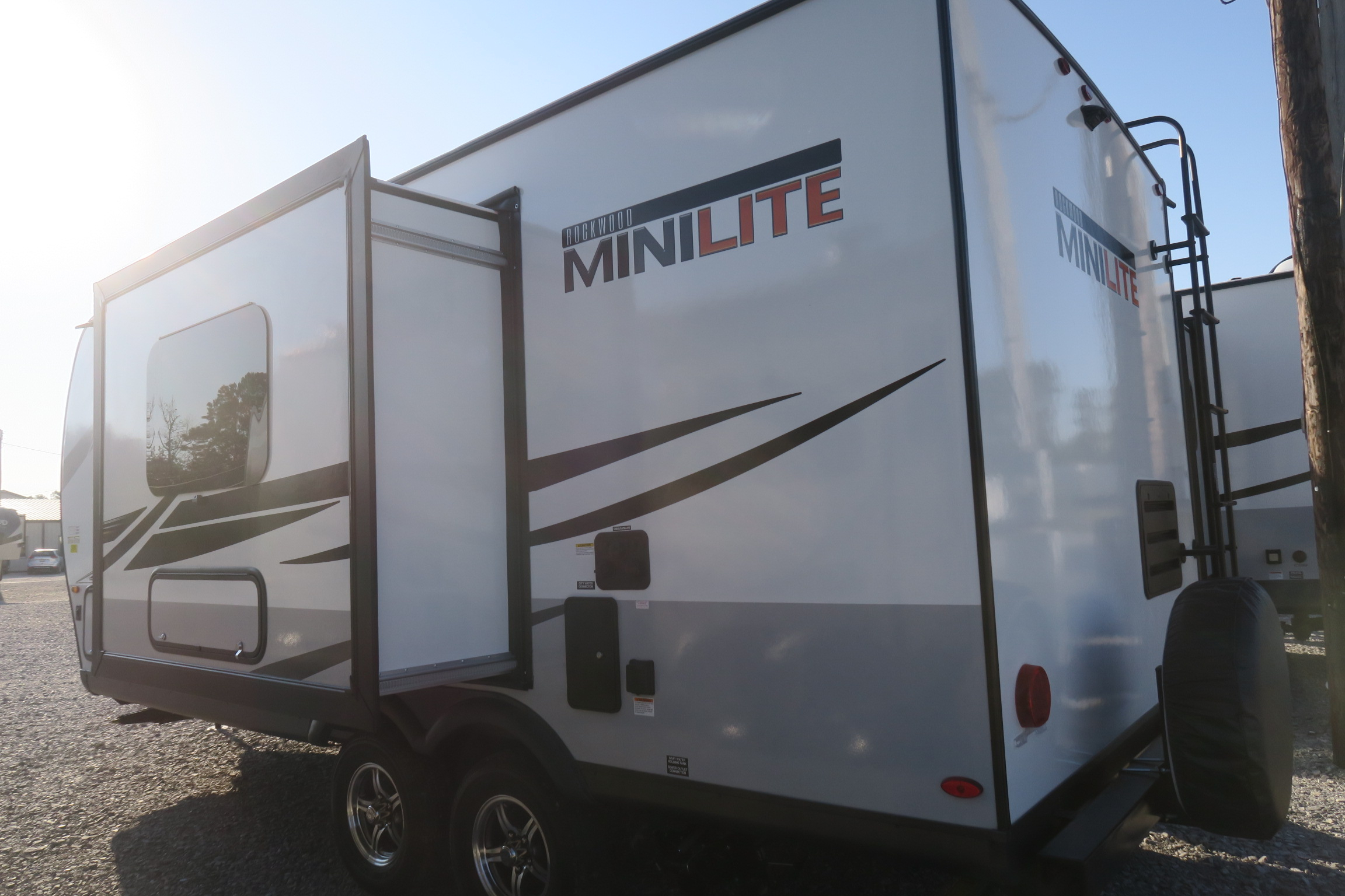 NEW 2021 ROCKWOOD MINI LITE 2109S - Overview | Berryland Campers