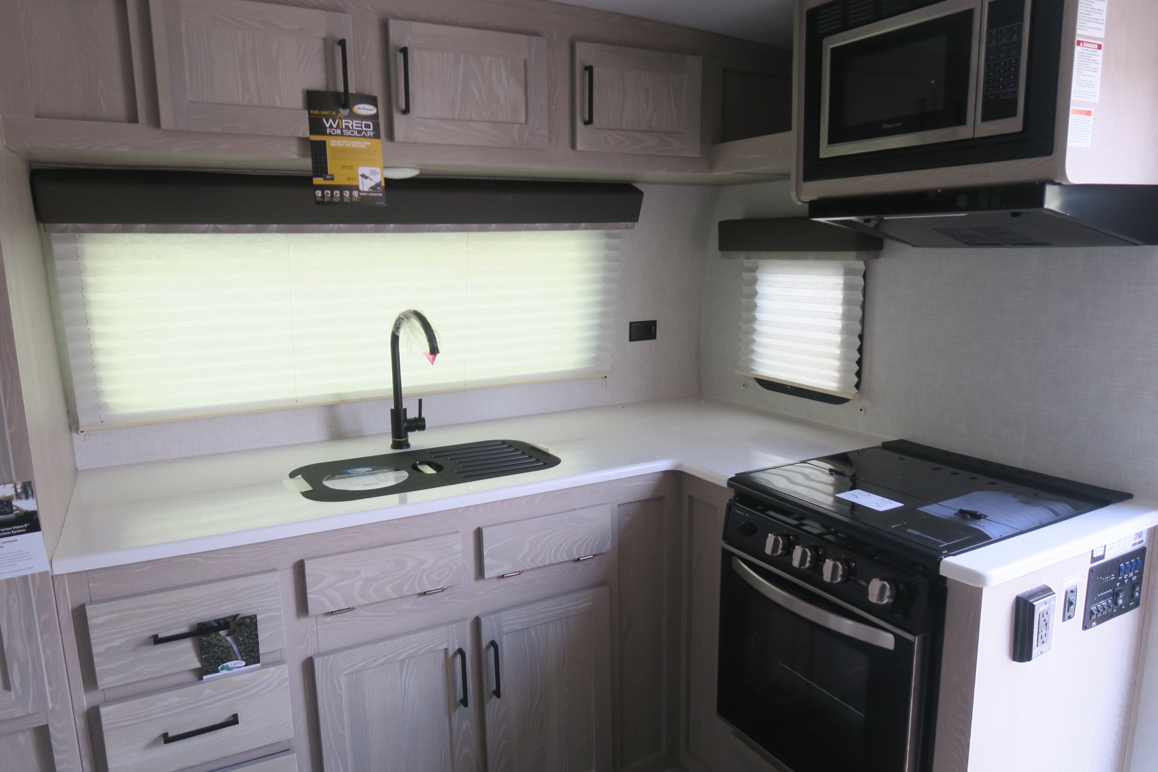 NEW 2021 ROCKWOOD MINI LITE 2506S - Overview | Berryland Campers