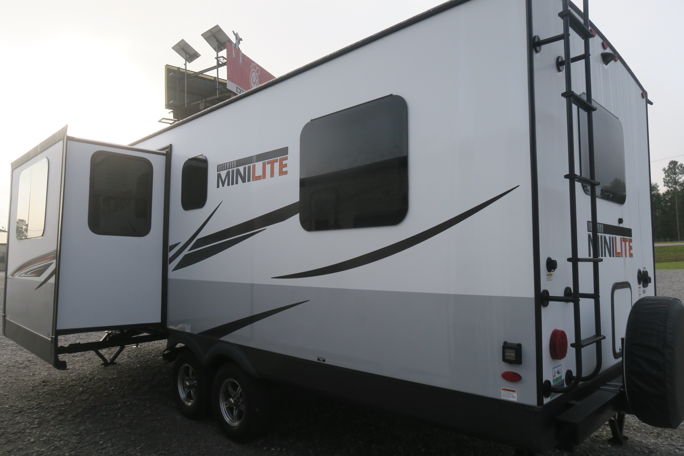 NEW 2021 ROCKWOOD MINI LITE 2506S - Overview | Berryland Campers