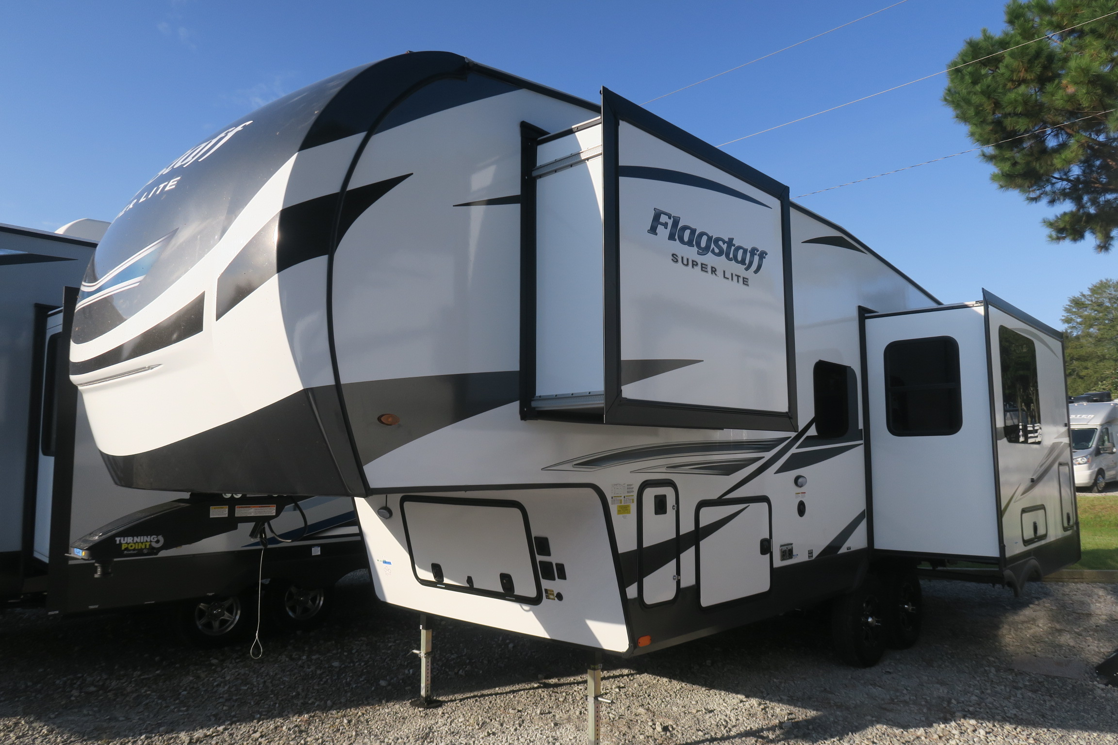 NEW 2021 FLAGSTAFF SUPER LITE 526RK - Overview | Berryland Campers