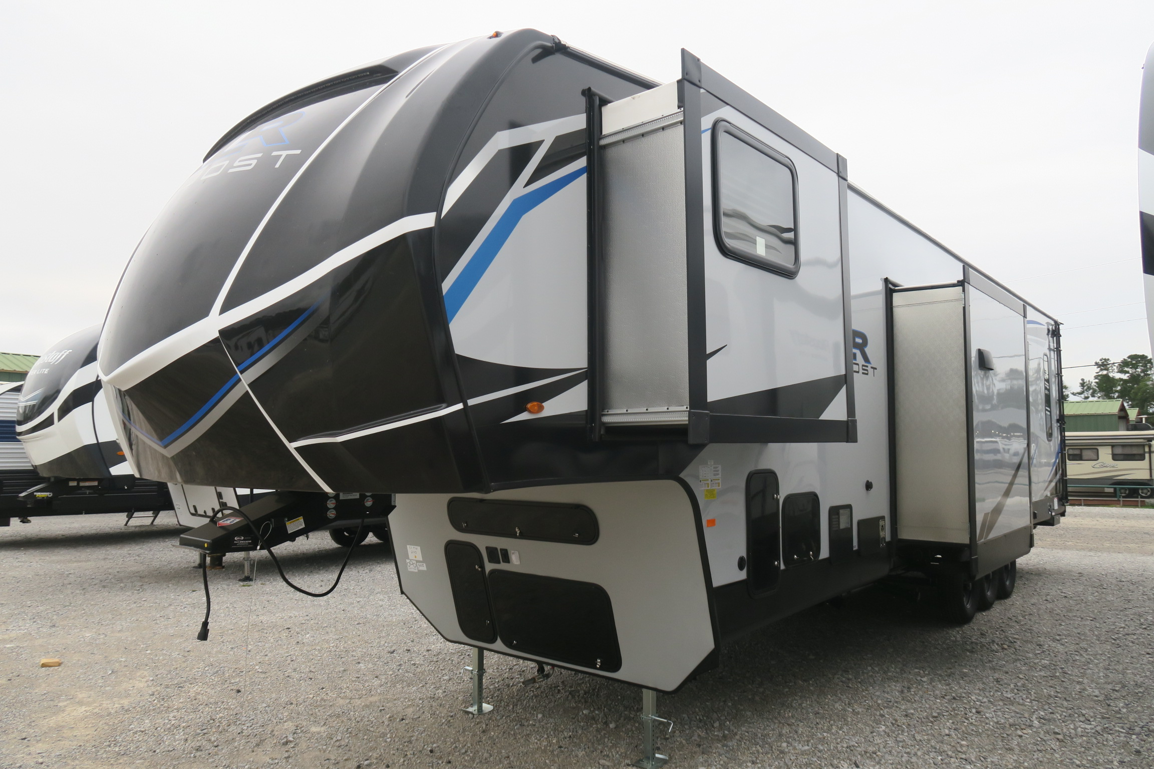 NEW 2021 XLR BOOST 37TSX - Overview | Berryland Campers
