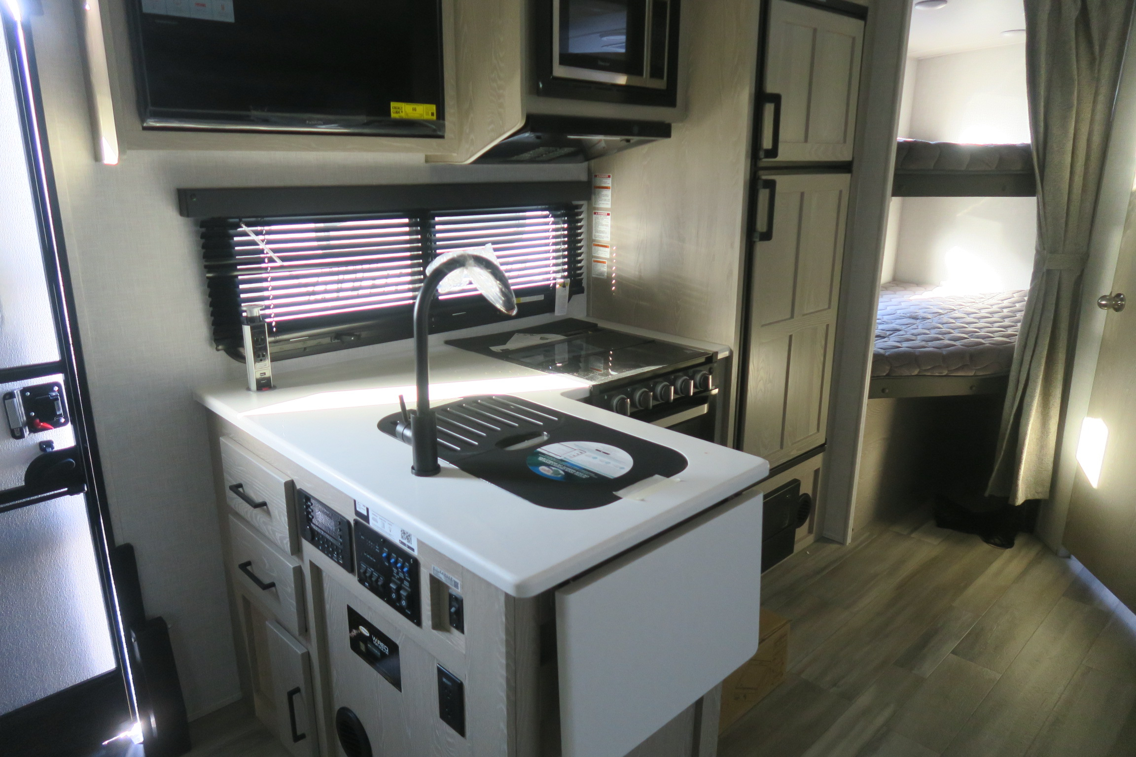 NEW 2021 FLAGSTAFF MICRO LITE 25BRDS - Overview | Berryland Campers