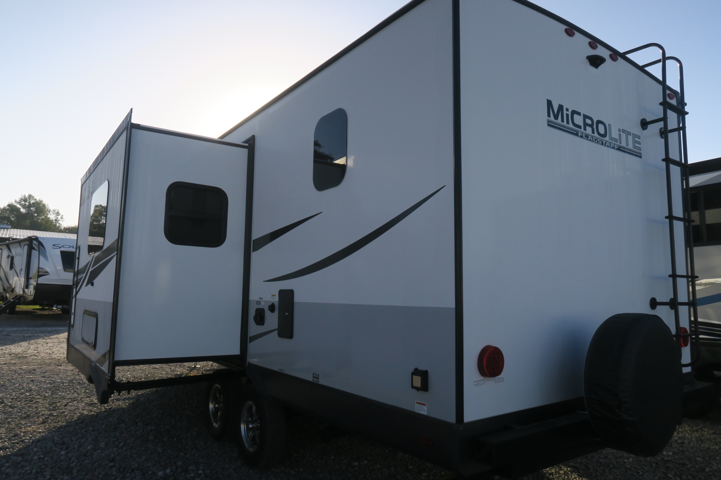 NEW 2021 FLAGSTAFF MICRO LITE 25BRDS - Overview | Berryland Campers