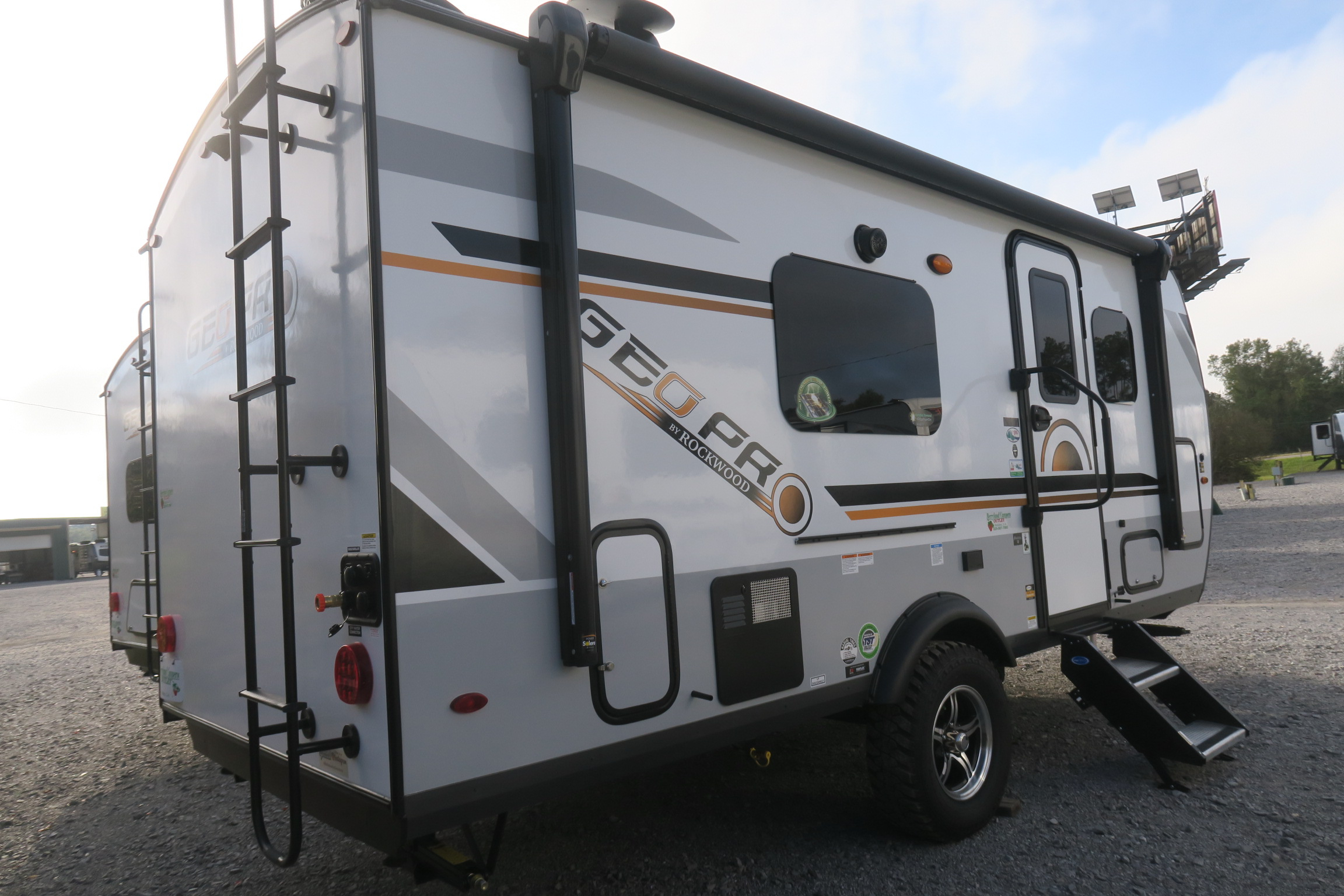 NEW 2021 ROCKWOOD GEO PRO 19FD - Overview | Berryland Campers