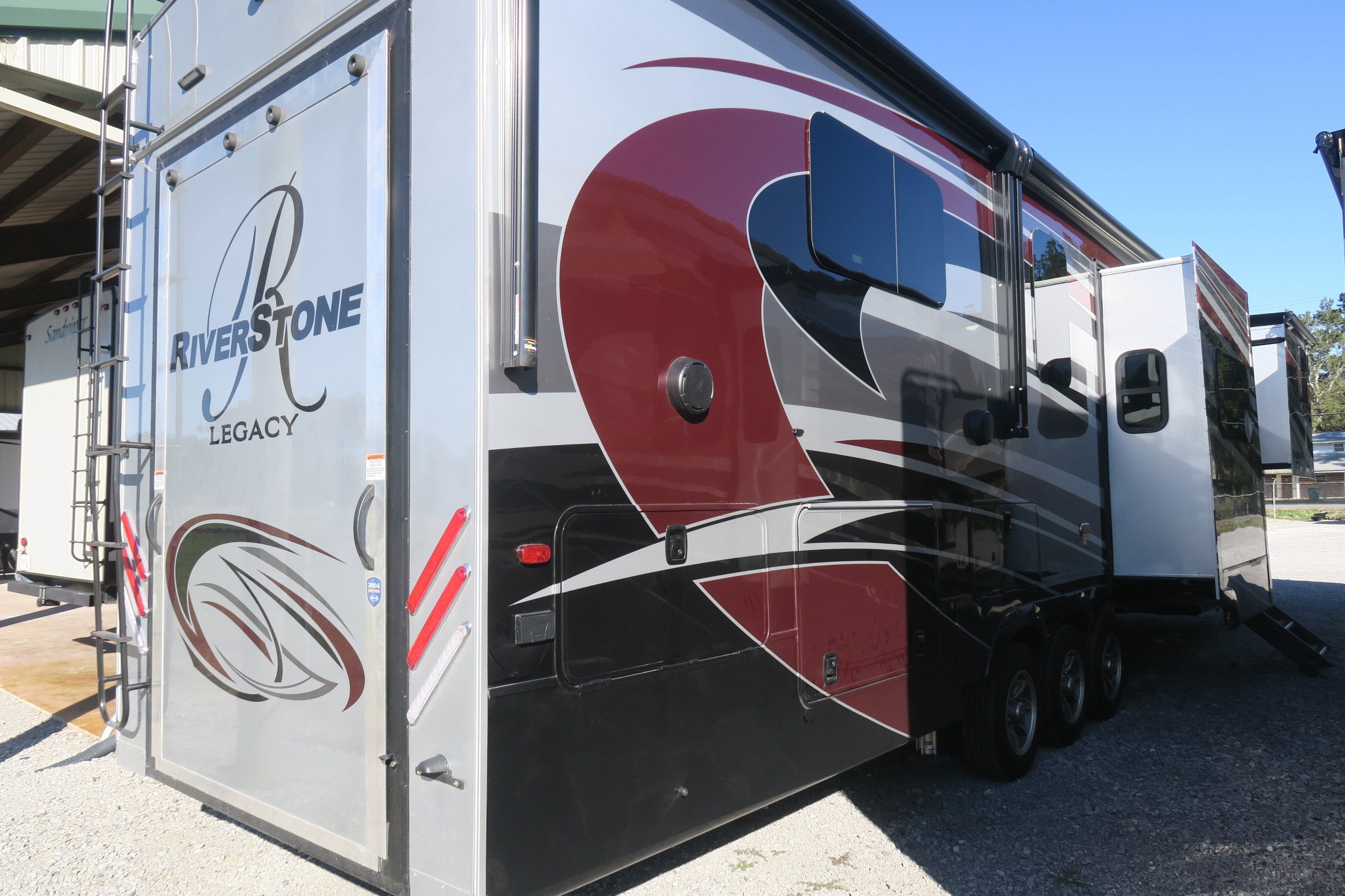 NEW 2021 RIVERSTONE LEGACY 42FSKG - Overview | Berryland Campers