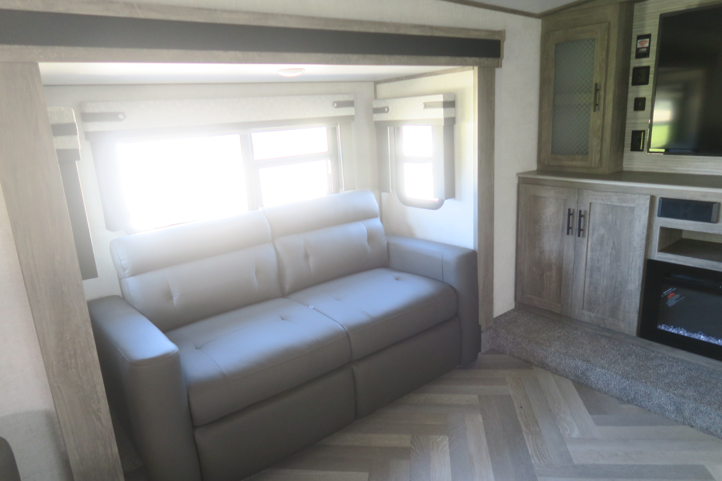 NEW 2021 SALEM HEMISPHERE GLX 378FL - Overview | Berryland Campers