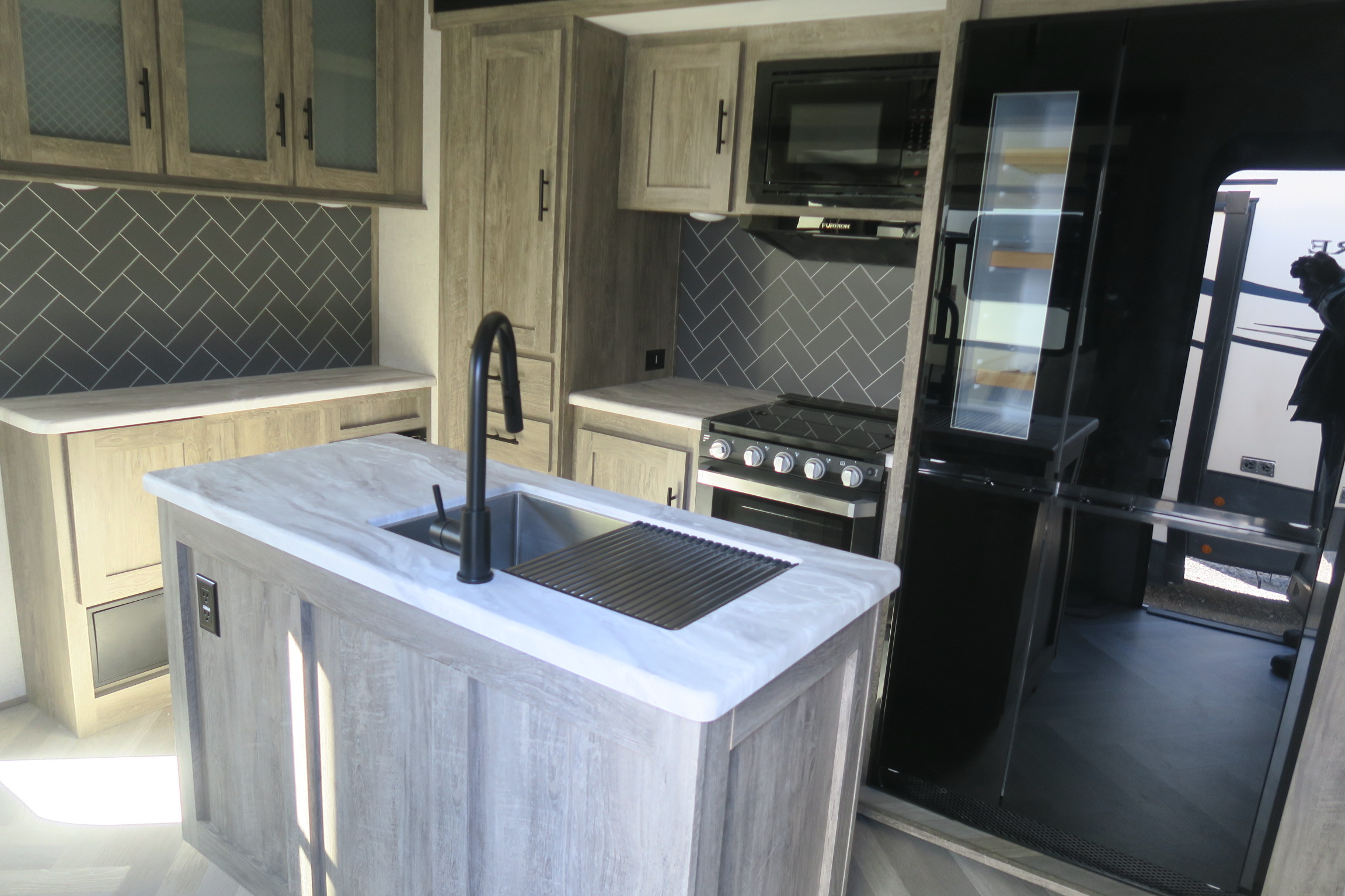 NEW 2021 SALEM HEMISPHERE GLX 378FL - Overview | Berryland Campers