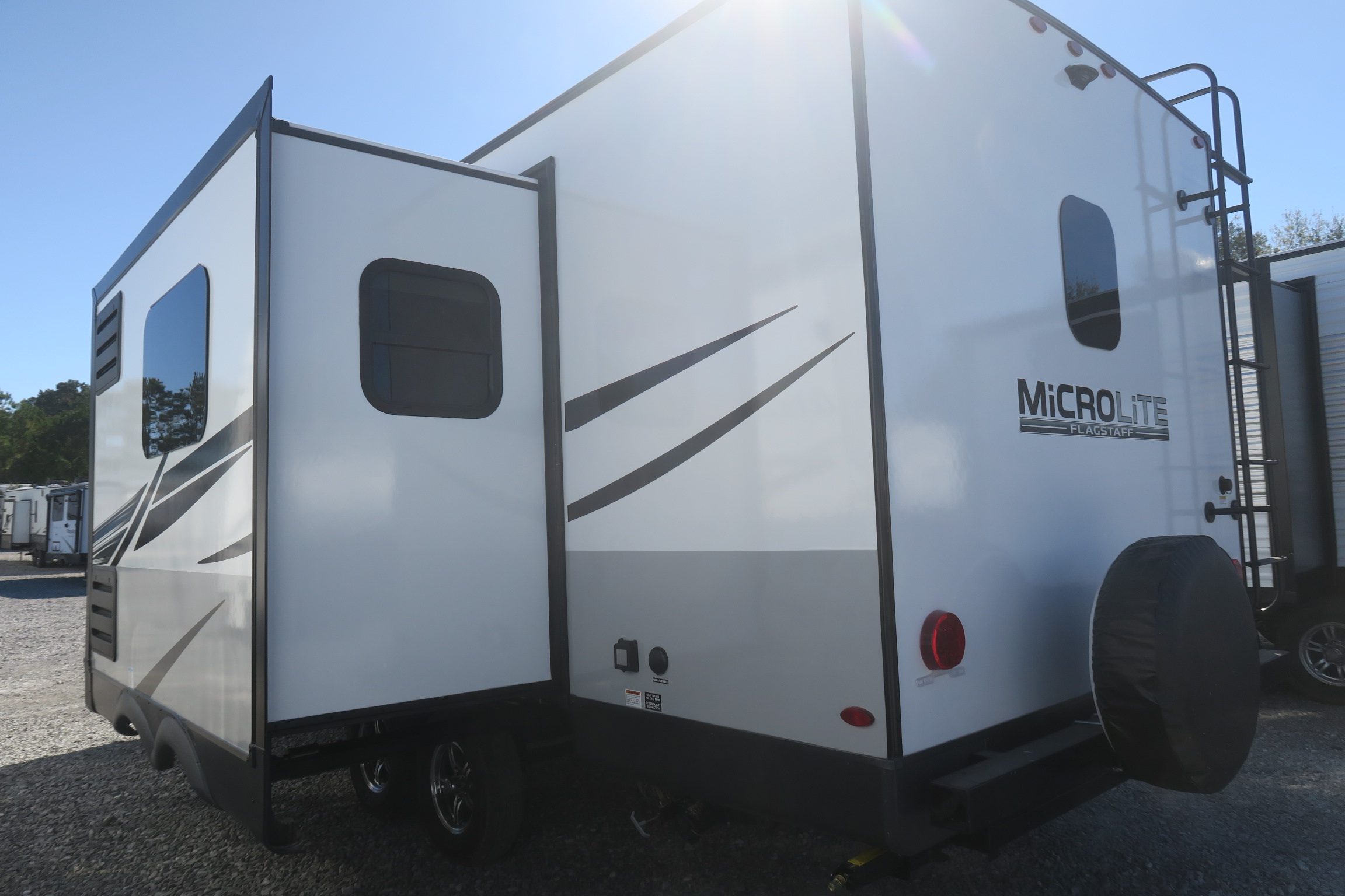 NEW 2021 FLAGSTAFF MICRO LITE 25FBLS - Overview | Berryland Campers