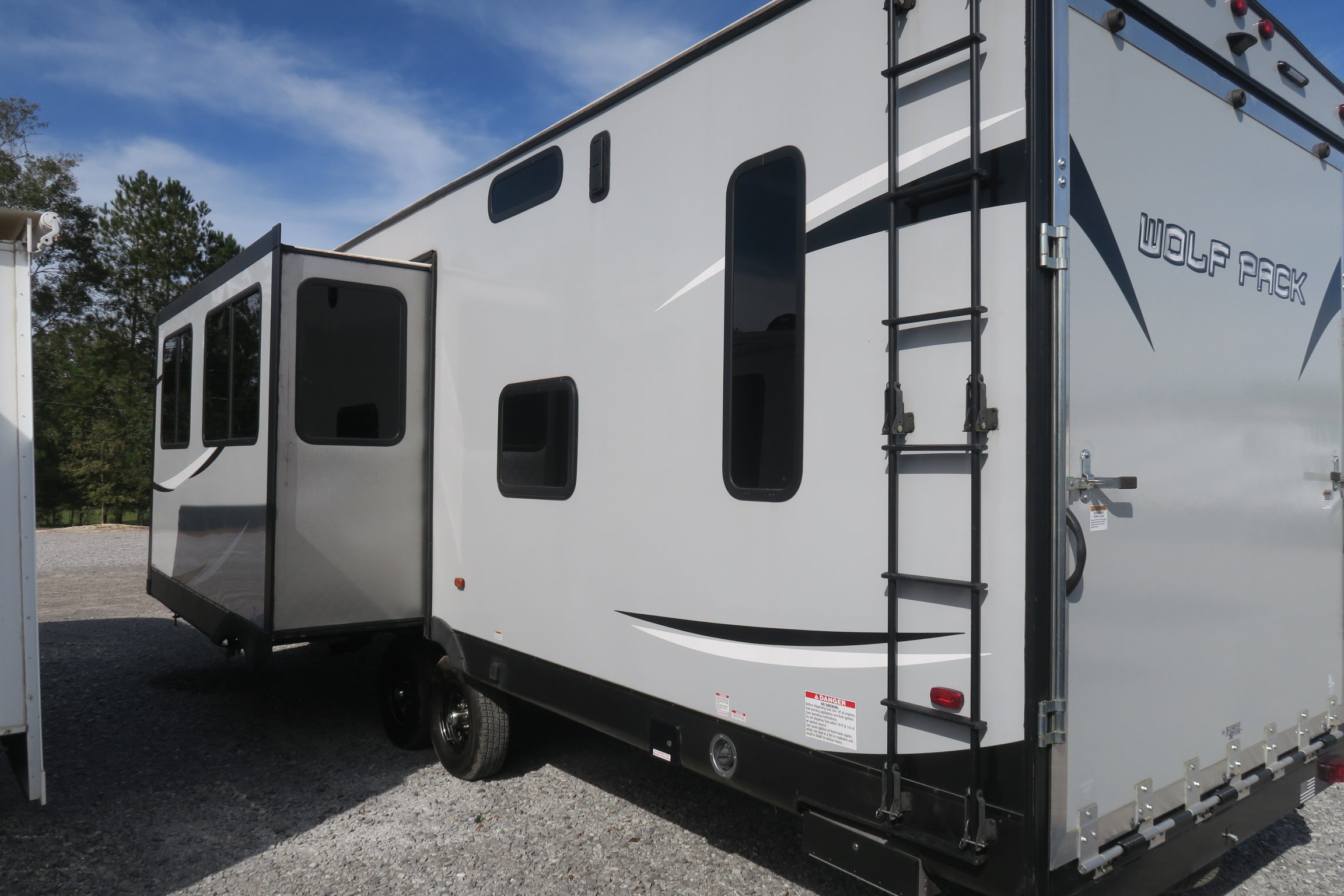USED 2019 CHEROKEE WOLF PACK 315PACK12 - Overview | Berryland Campers