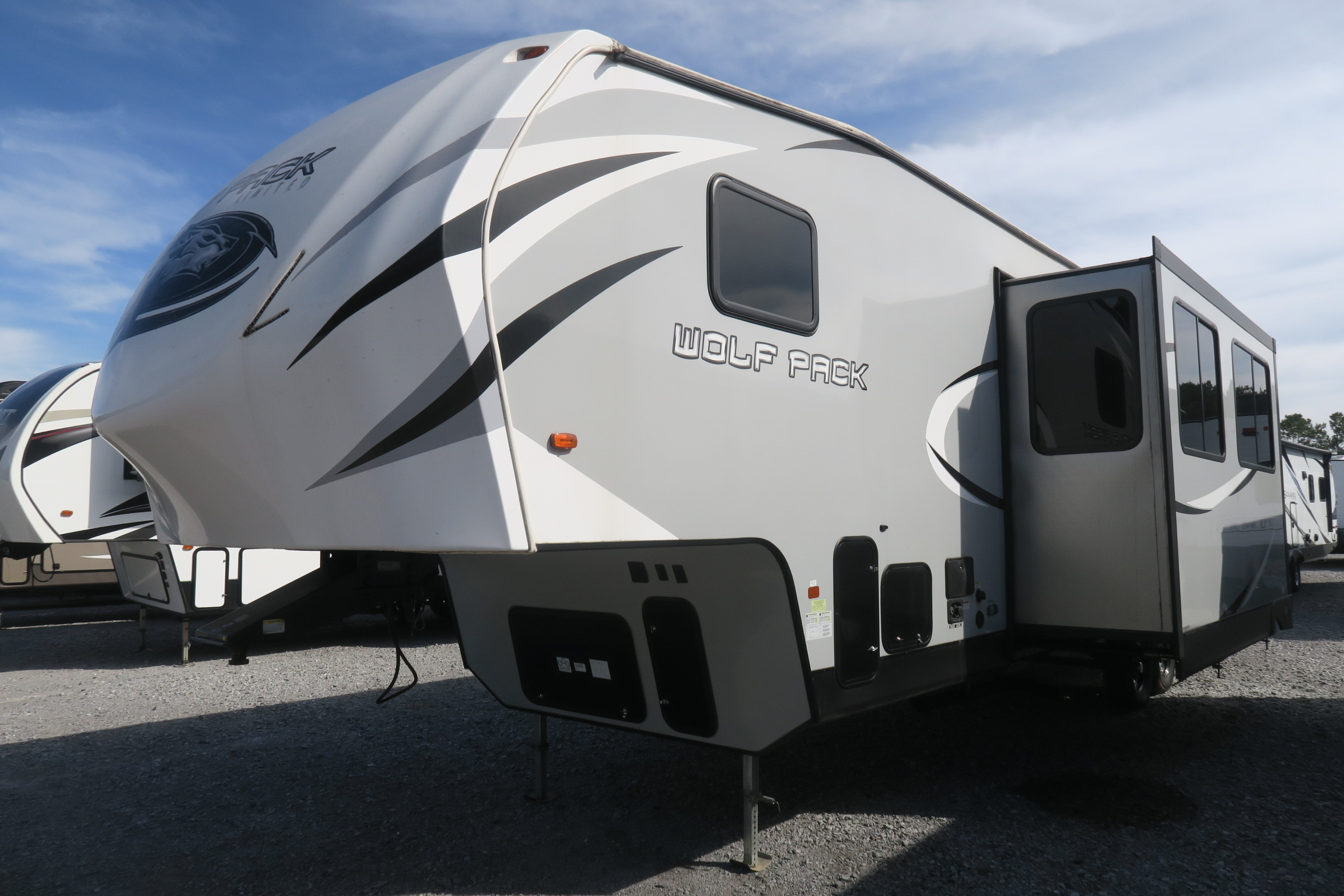 USED 2019 CHEROKEE WOLF PACK 315PACK12 - Overview | Berryland Campers