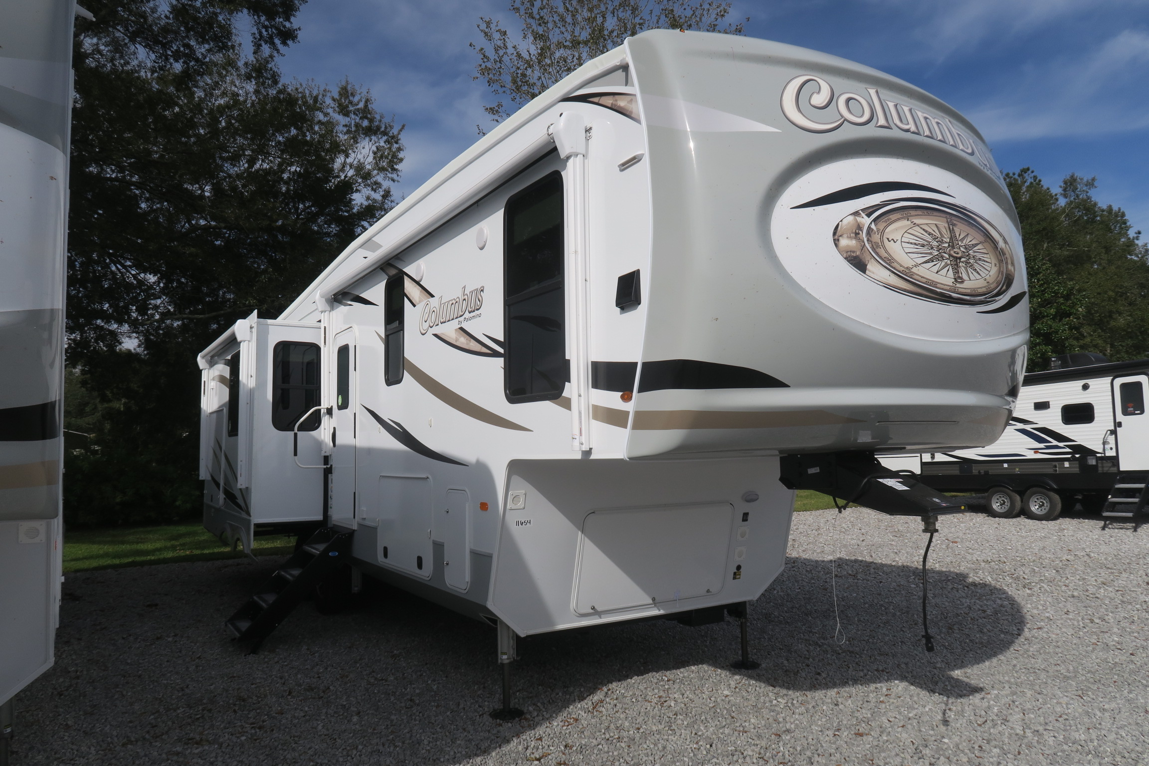 NEW 2021 COLUMBUS COMPASS 298RLC - Overview | Berryland Campers