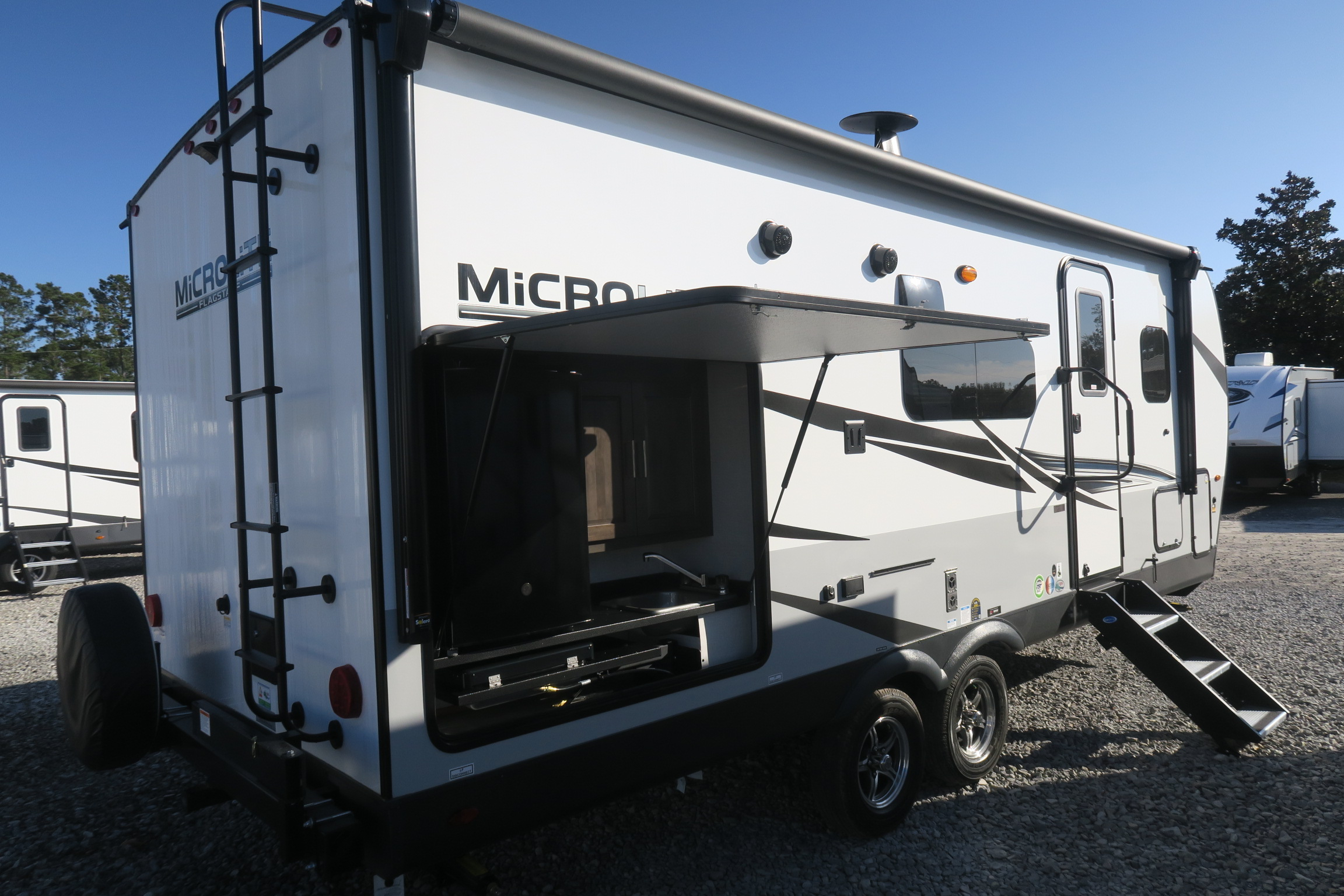 NEW 2021 FLAGSTAFF MICRO LITE 25BDS - Overview | Berryland Campers
