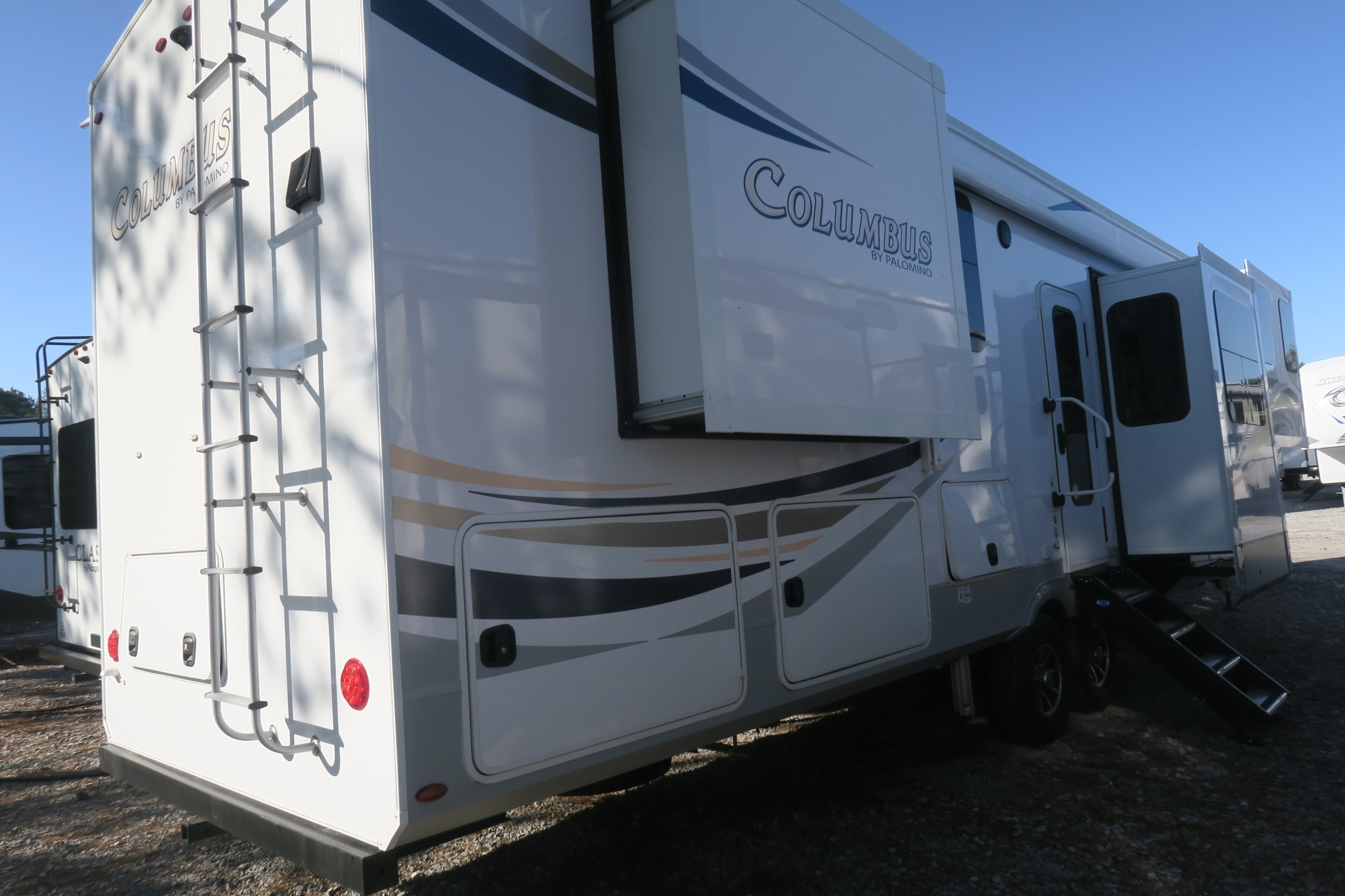 NEW 2021 COLUMBUS 1492 388FK - Overview | Berryland Campers