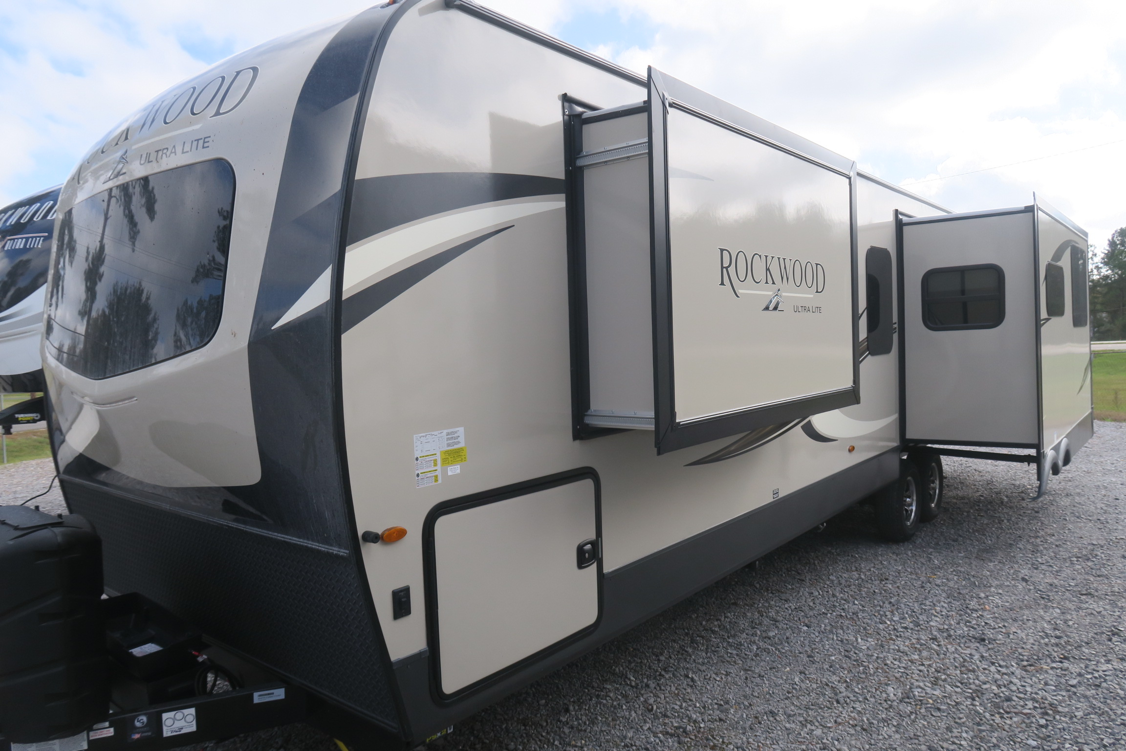 NEW 2021 ROCKWOOD ULTRA LITE 2902SW - Overview | Berryland Campers