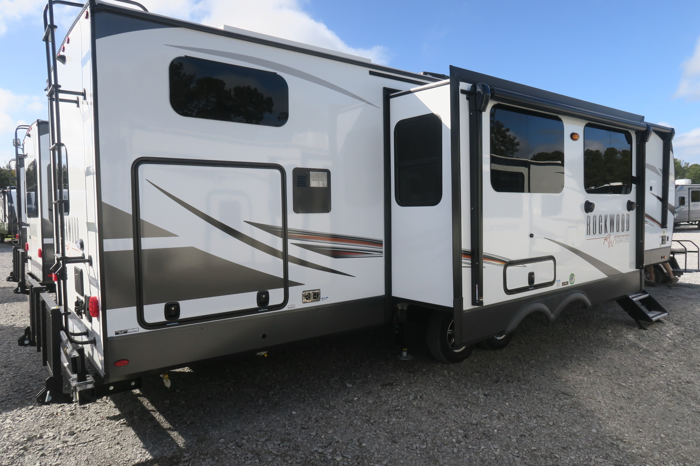 NEW 2021 ROCKWOOD SIGNATURE ULTRA LITE 8336BH - Overview | Berryland ...