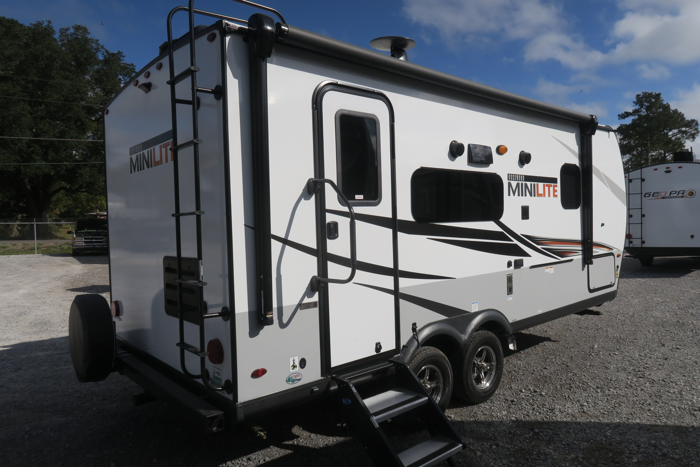 NEW 2021 ROCKWOOD MINI LITE 2109S - Overview | Berryland Campers