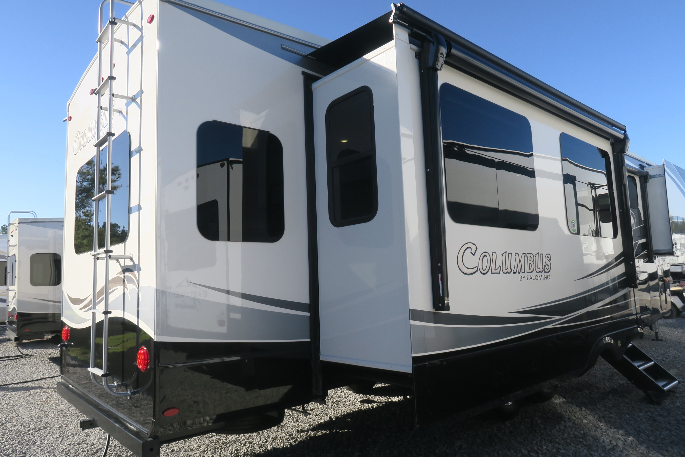 NEW 2021 COLUMBUS 1492 383FB - Overview | Berryland Campers