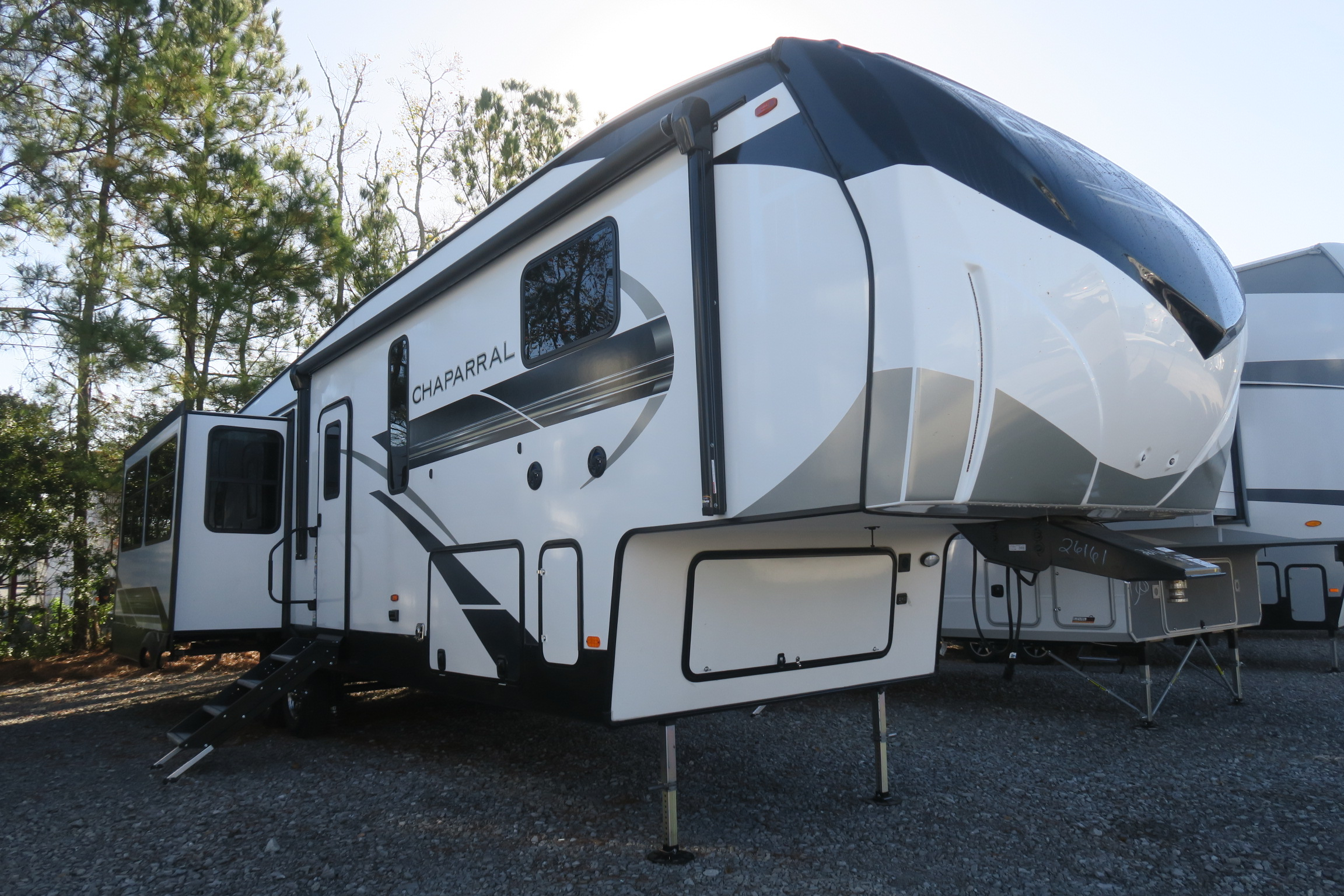 NEW 2021 CHAPARRAL 360IBL - Overview | Berryland Campers