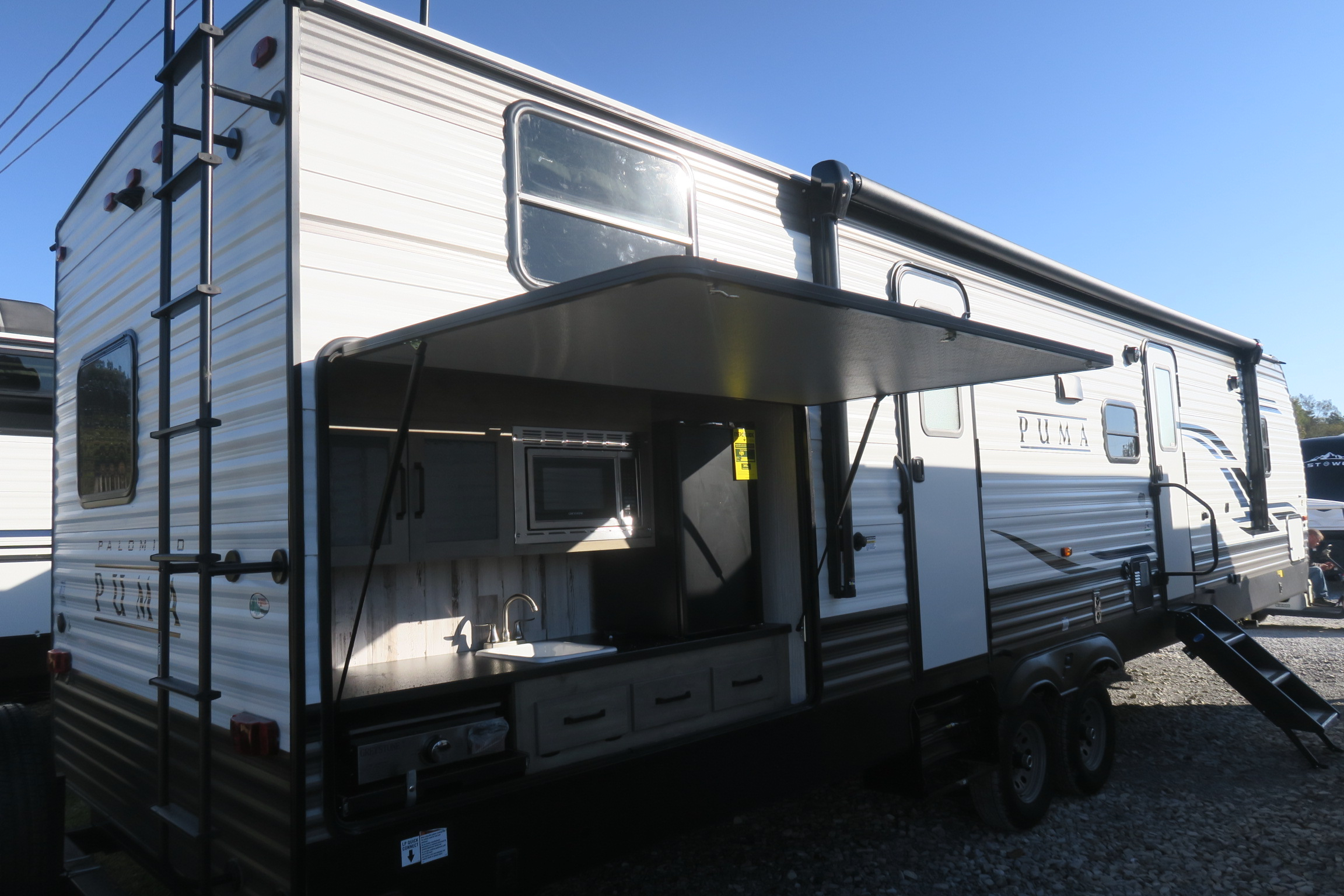 NEW 2021 PUMA 32BHDB - Overview | Berryland Campers