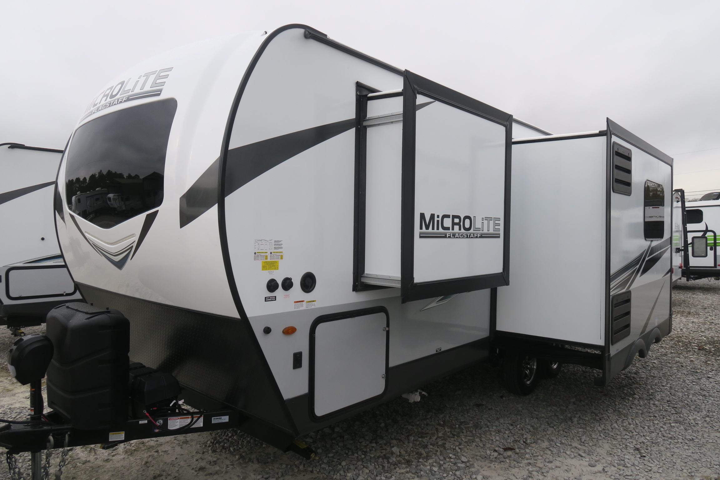 NEW 2021 FLAGSTAFF MICRO LITE 25FBLS - Overview | Berryland Campers