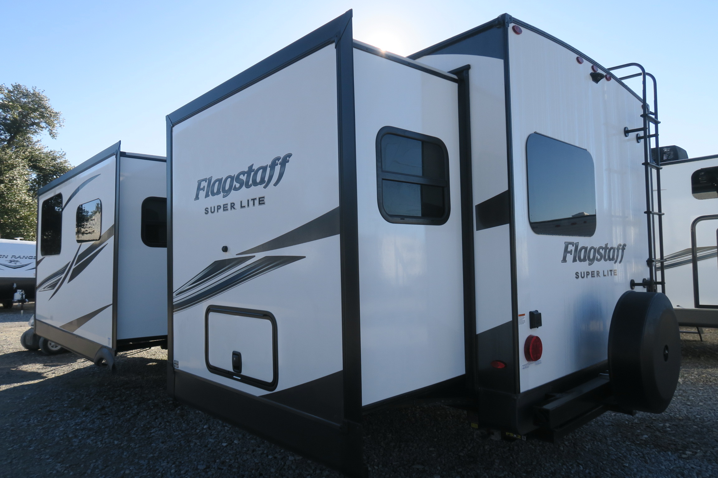 NEW 2021 FLAGSTAFF SUPER LITE 26FKBS - Overview | Berryland Campers