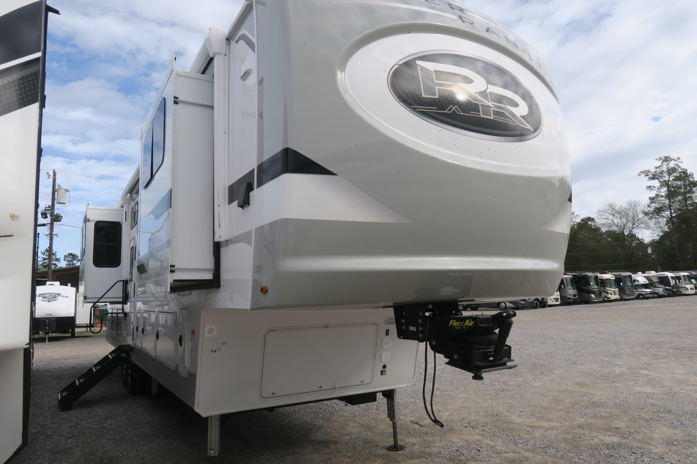 NEW 2021 COLUMBUS RIVER RANCH 390RL - Overview | Berryland Campers