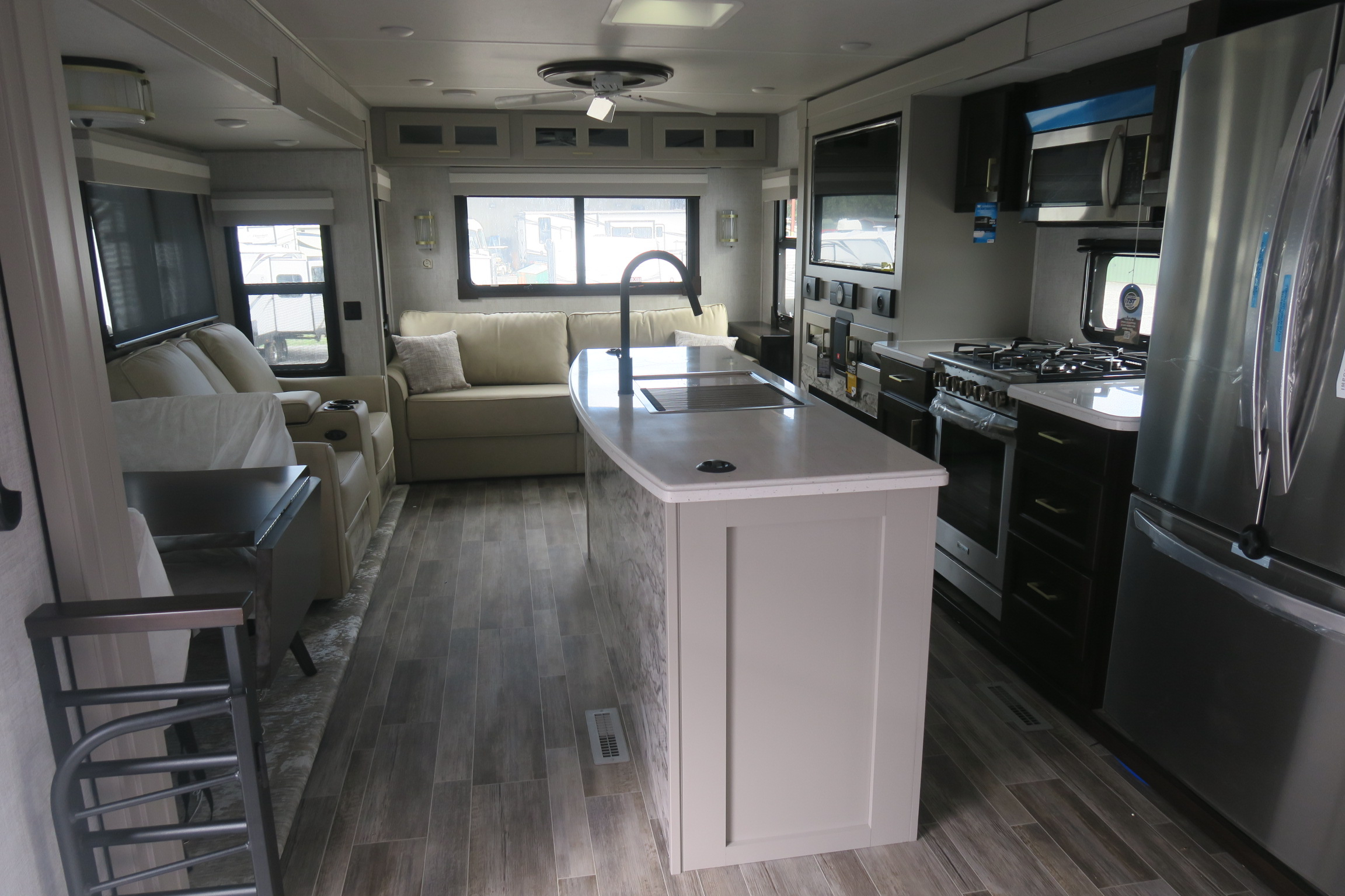 NEW 2021 COLUMBUS RIVER RANCH 390RL - Overview | Berryland Campers